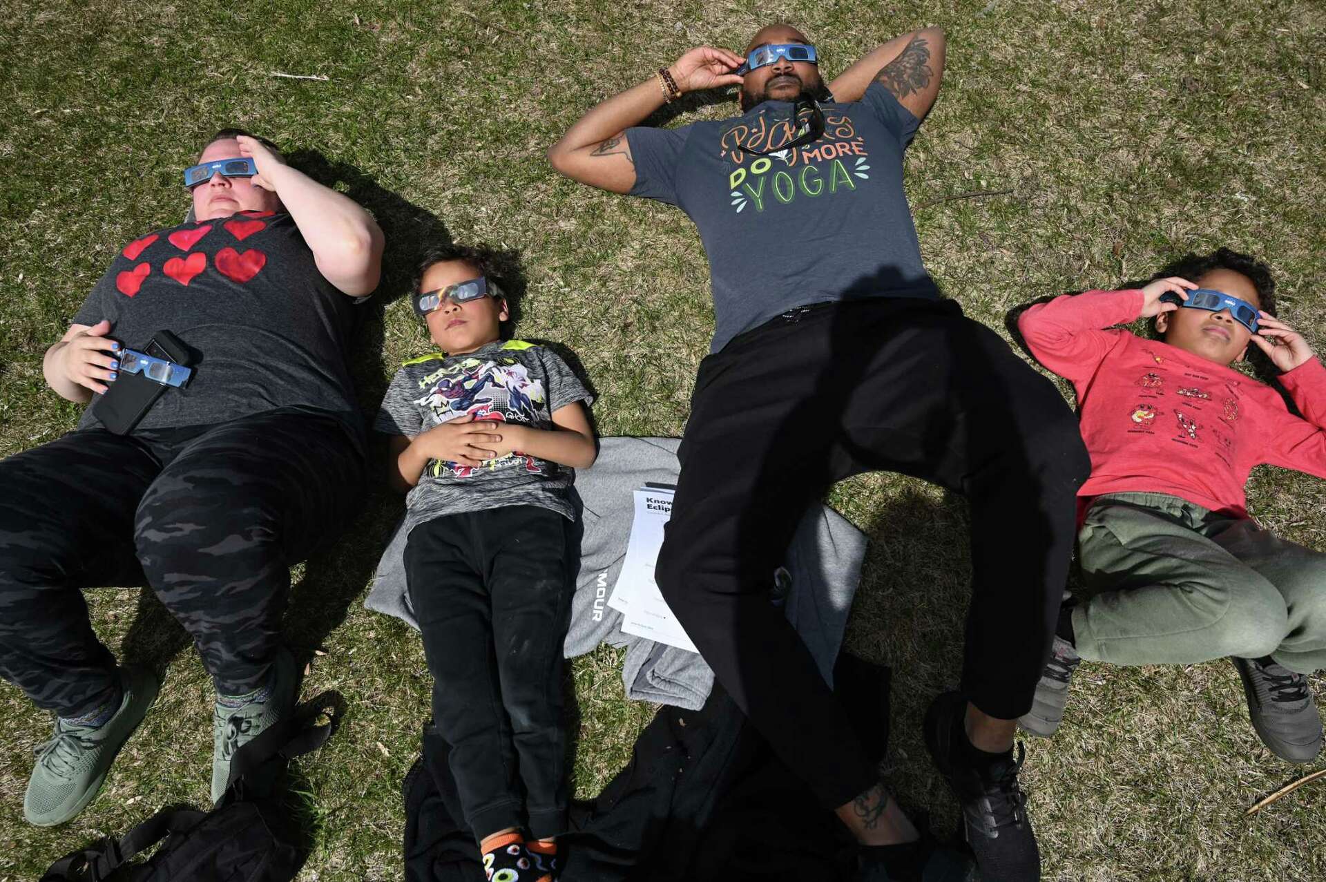 Thousands gather in upstate New York for historic eclipse