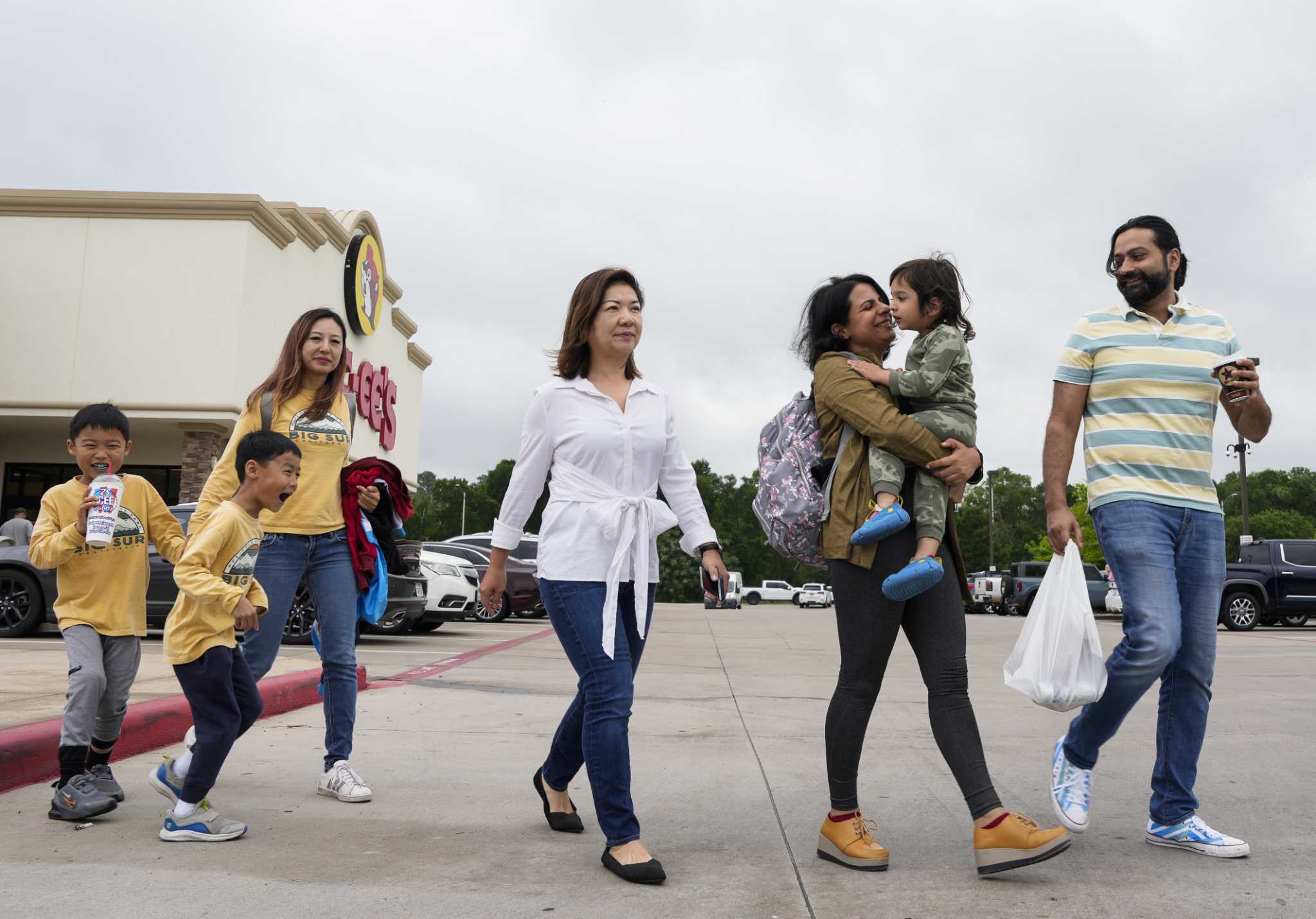 Solar eclipse-chasers bring Texas highway traffic to a standstill