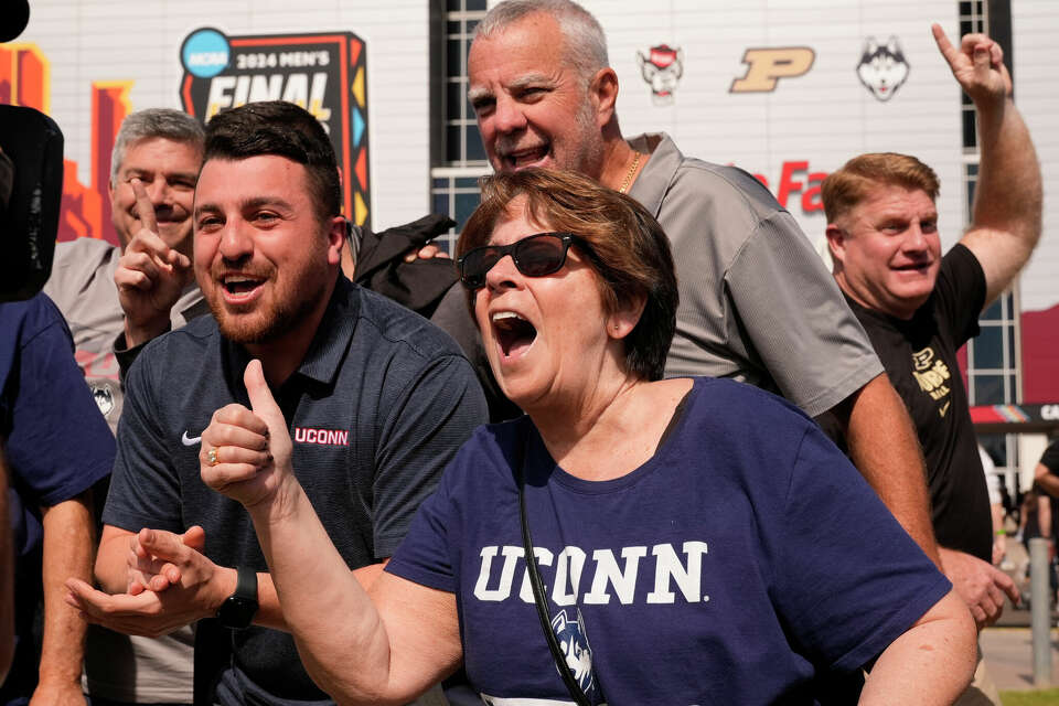UConn men's basketball Fan-Fest at Mohegan on Sunday afternoon