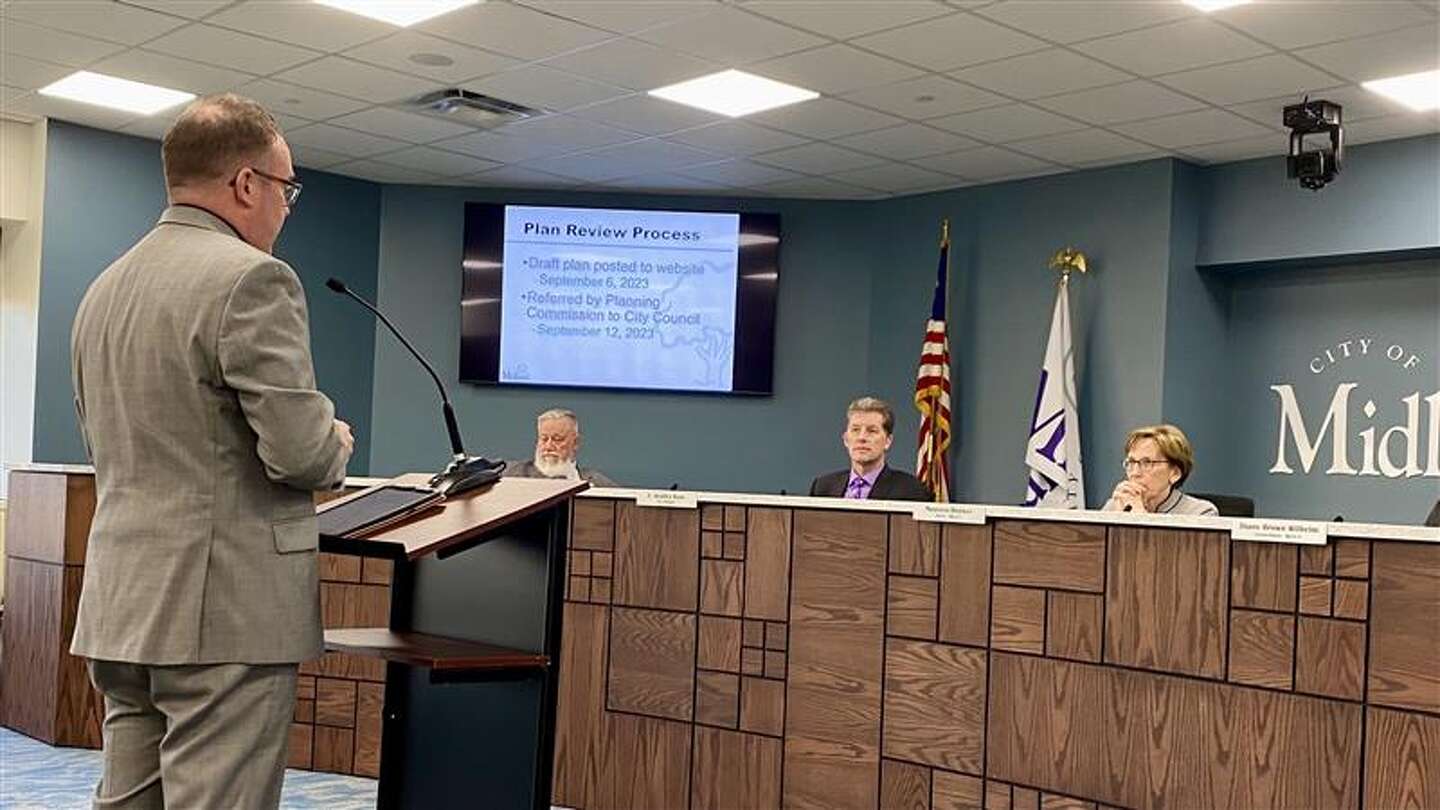 Pi's Chinese, Frick's Sports Bar to keep liquor licenses