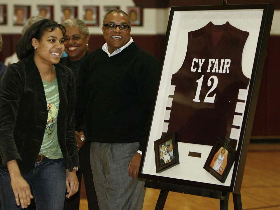 Who is Lindsey Harding: Houston woman a candidate for NBA head coach