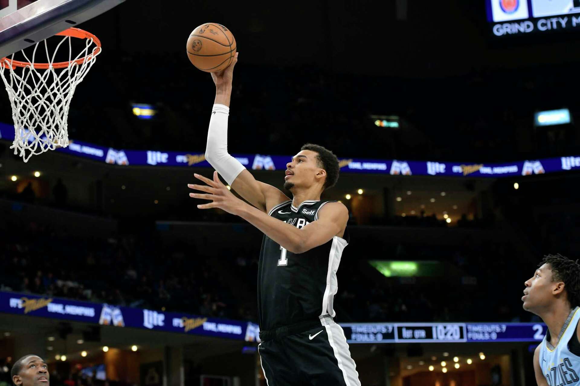 Watch: Wembanyama baffles Grizzlies with dizzying dribbling skills