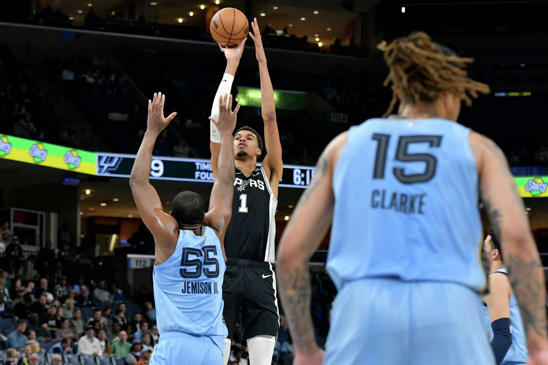 Victor Wembanyama's secret weapon: the step-back jumper