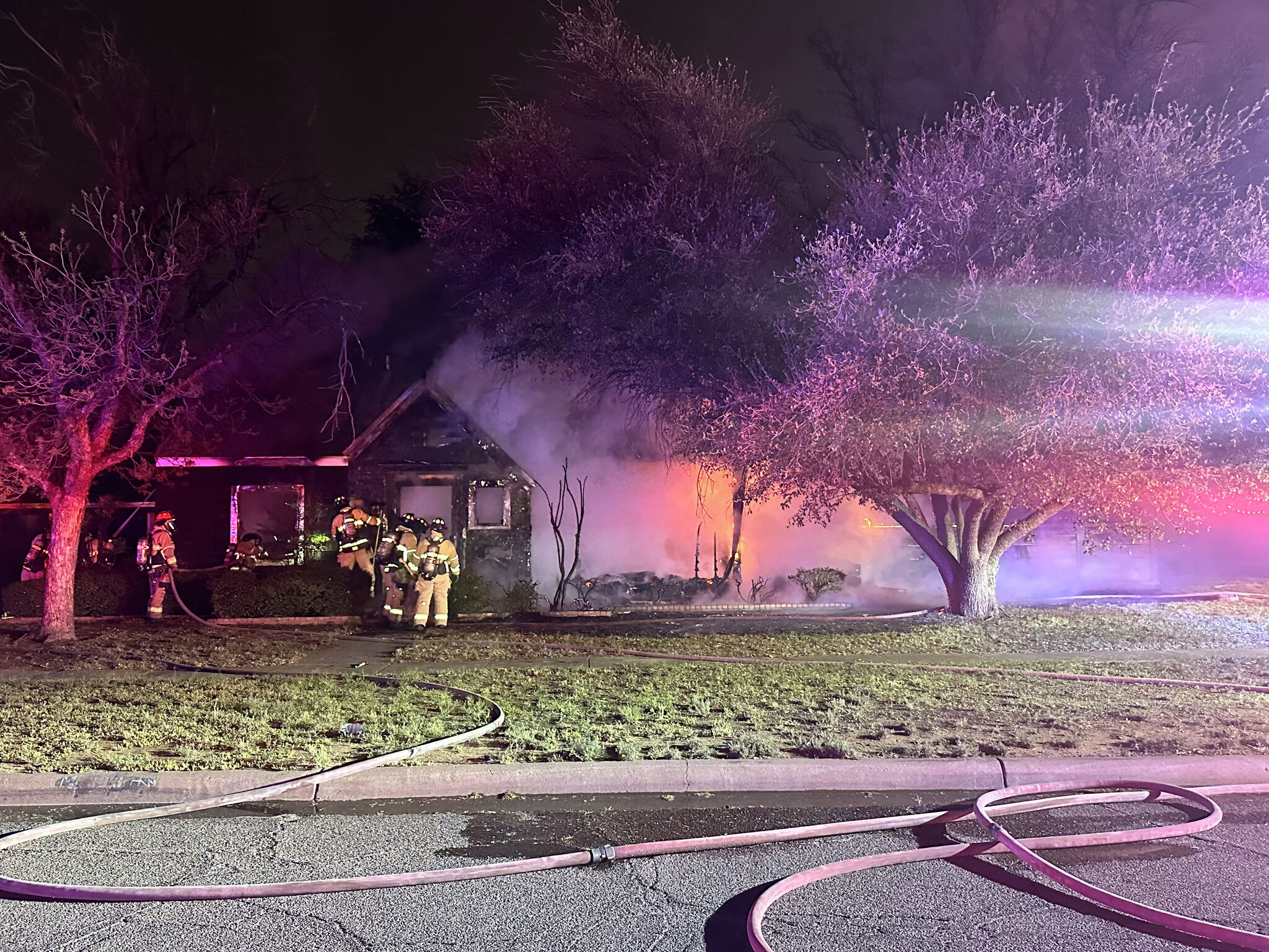 Midland firefighters combat early morning fire in unoccupied home