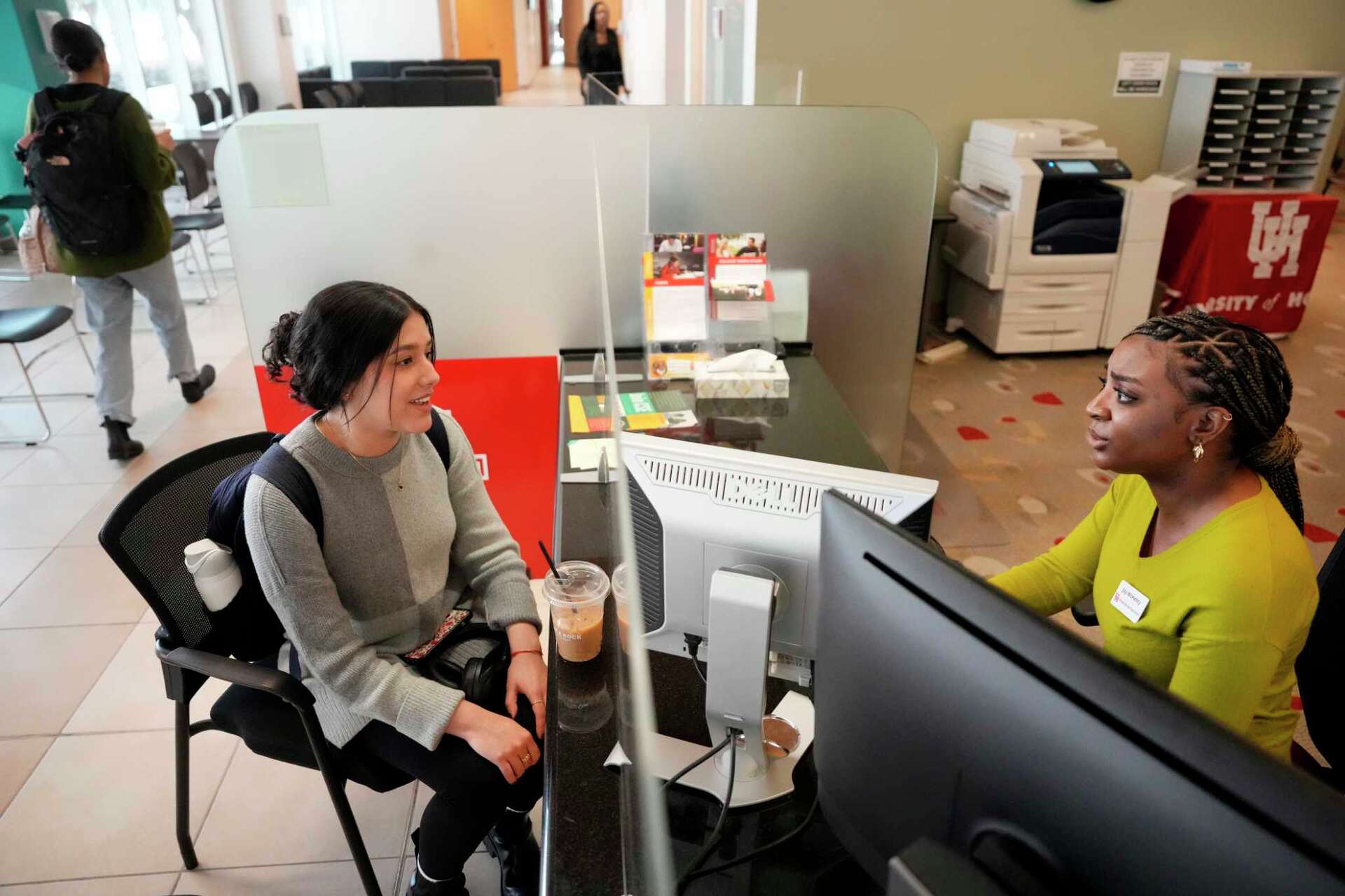 Nearly 70K fewer Texans fill out FAFSA forms