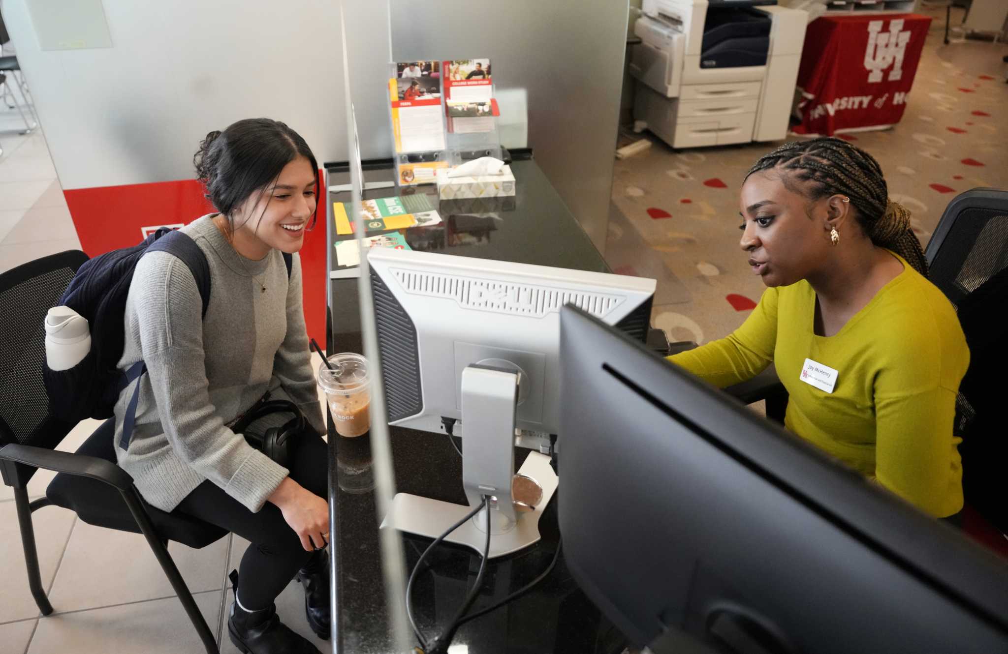 Nearly 70K fewer Texans fill out FAFSA forms