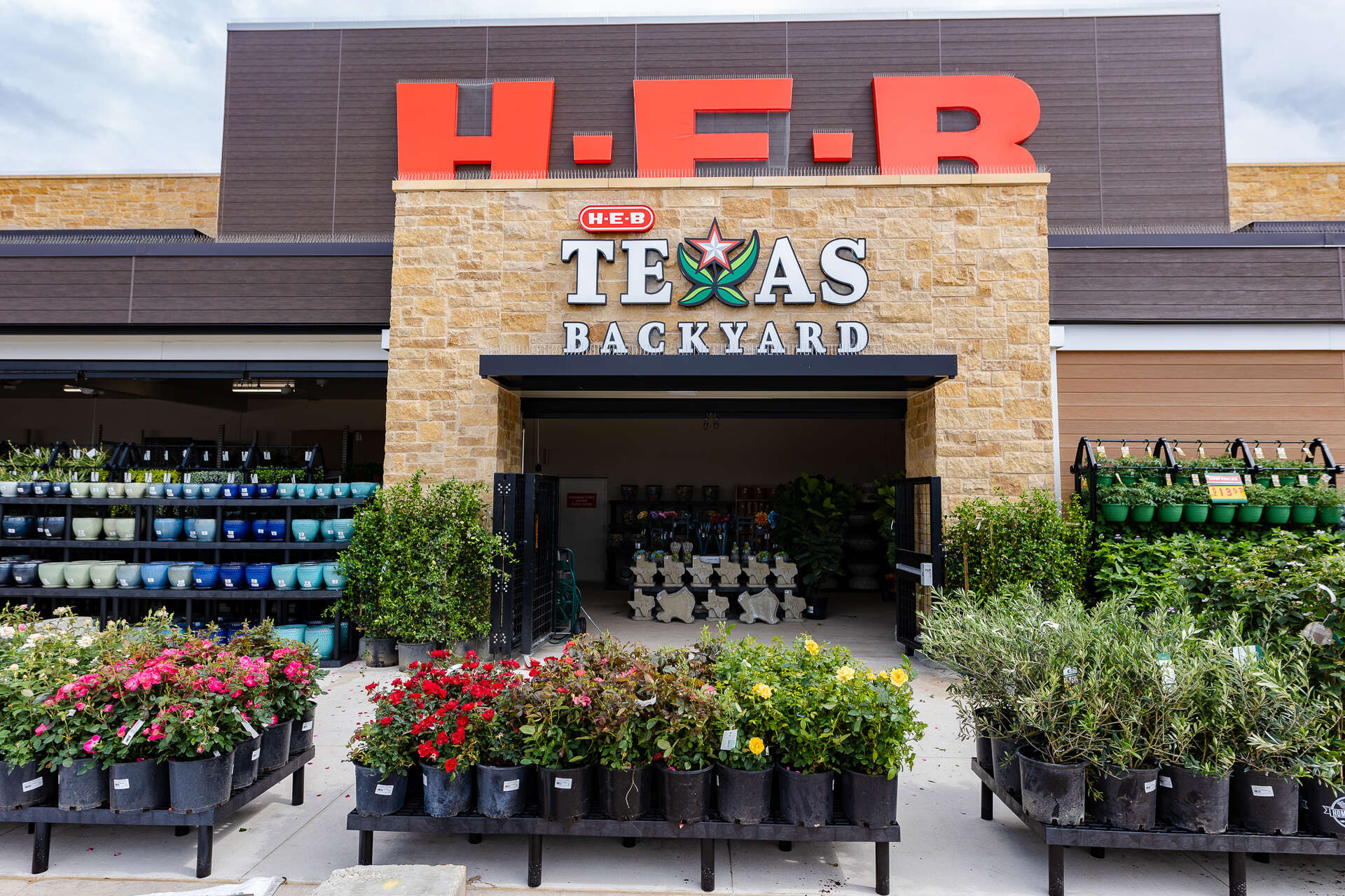 H-E-B expands in Dallas-Fort Worth with swanky new location