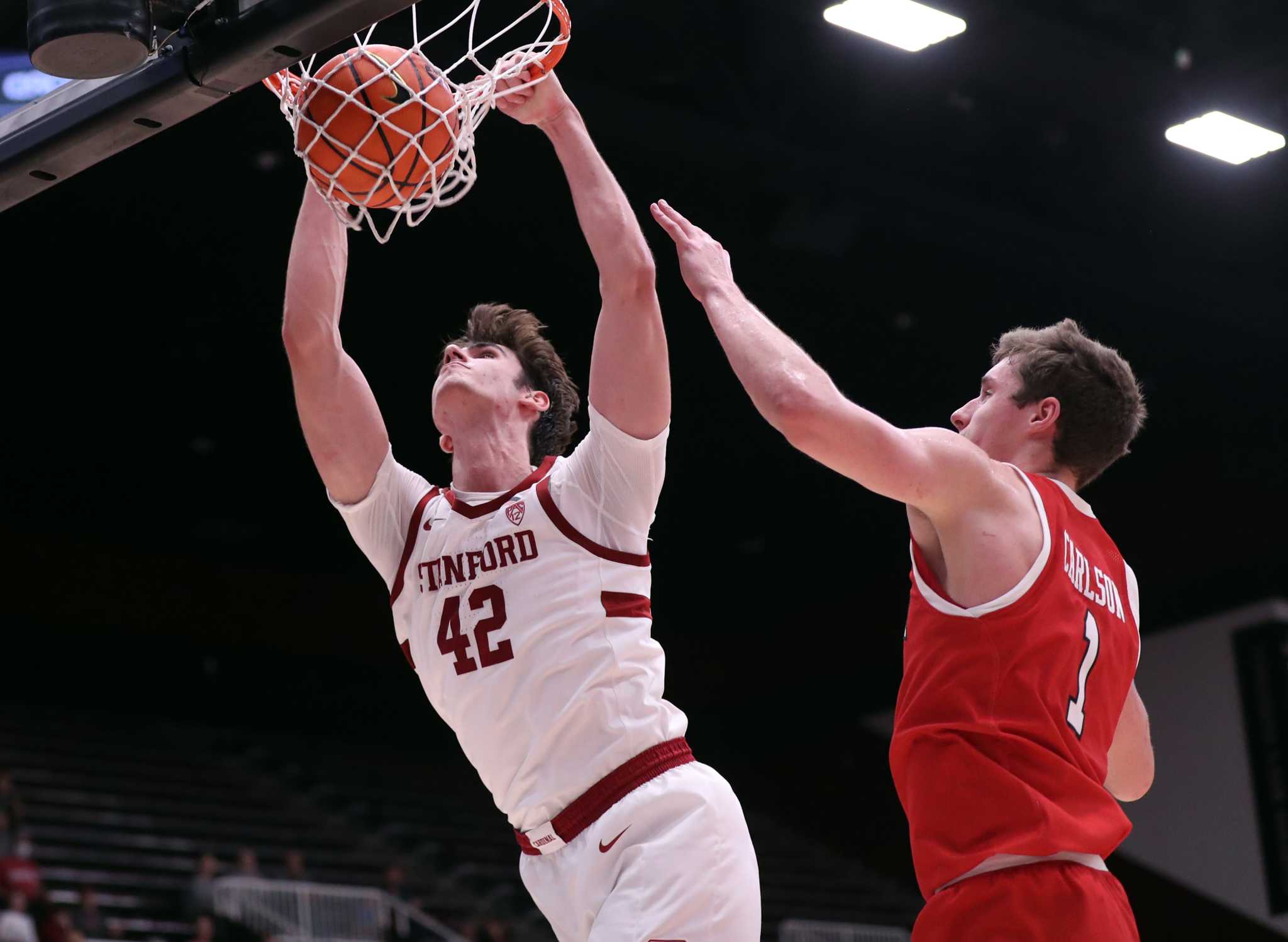 Stanford basketball’s Maxime Raynaud withdraws from transfer portal