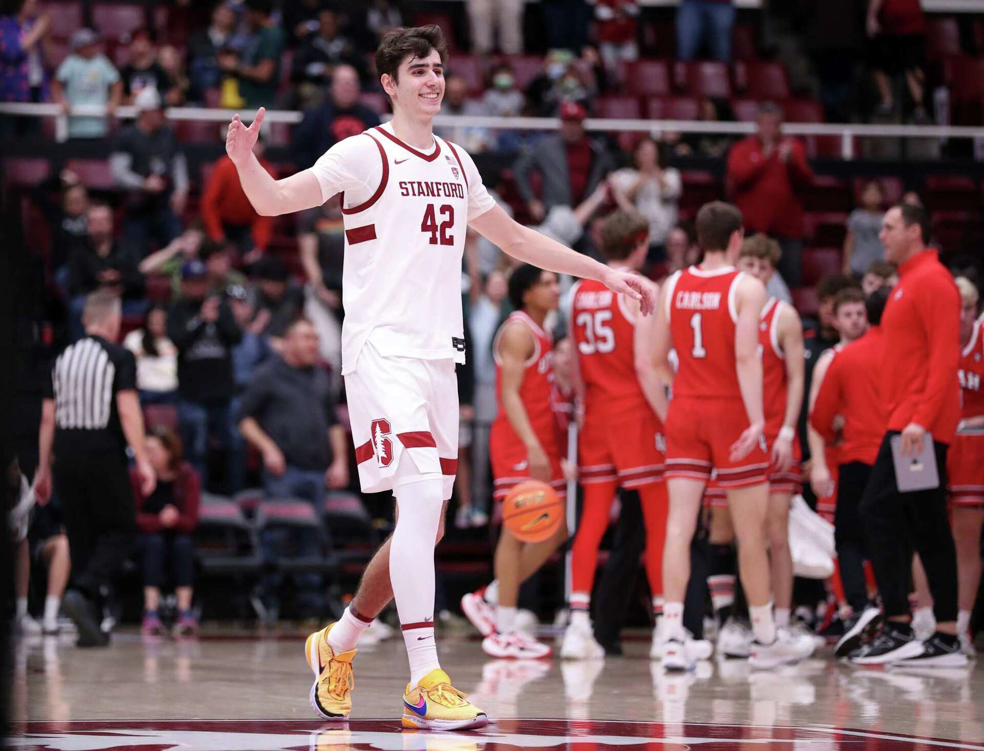 Stanford basketball’s Maxime Raynaud withdraws from transfer portal
