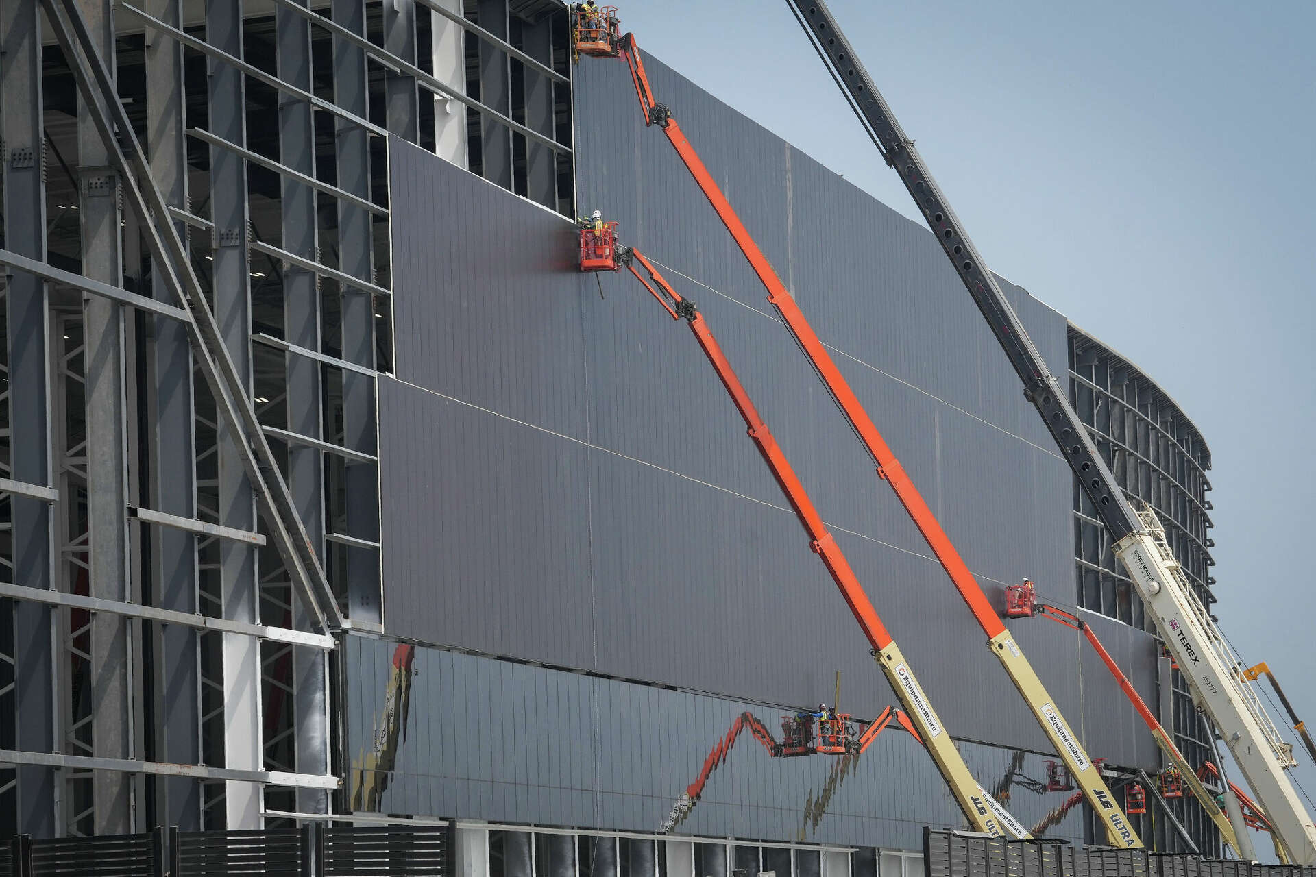 SpaceX building Starbase sushi restaurant, recreation center