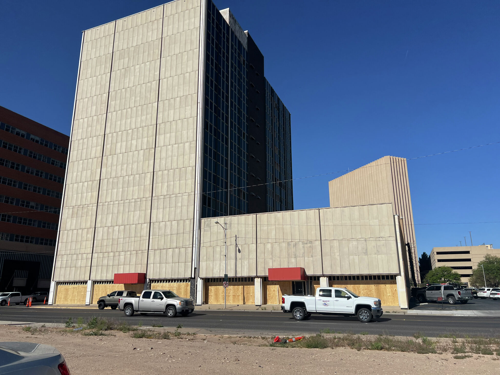 Midland Police clears vacant Vaughn building citing criminal activity
