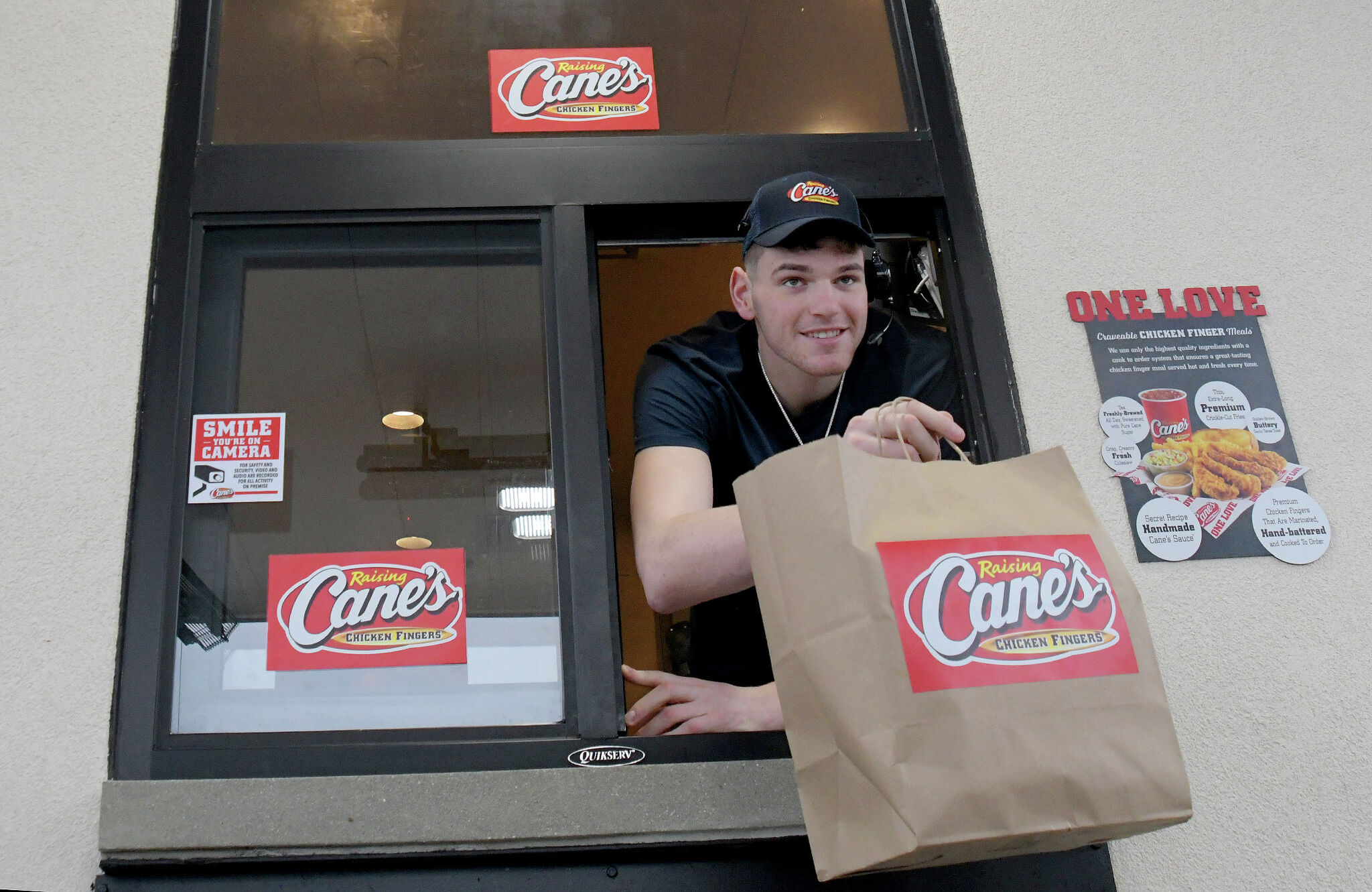 UConn basketball’s NBA hopefuls work a shift at Enfield Raising Cane’s