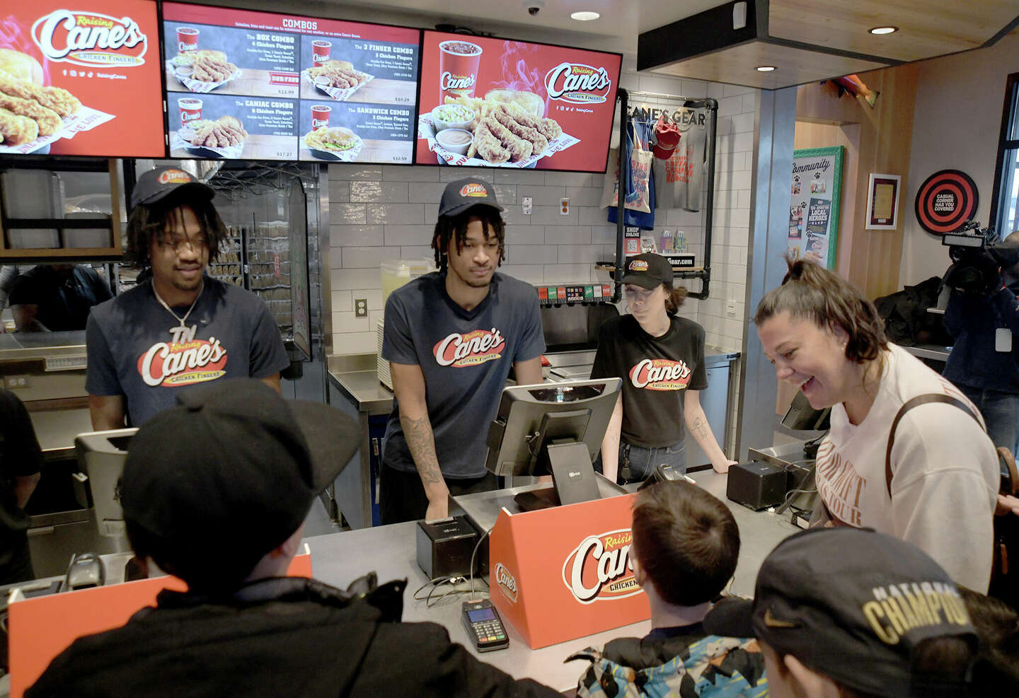 UConn basketball’s NBA hopefuls work a shift at Enfield Raising Cane’s