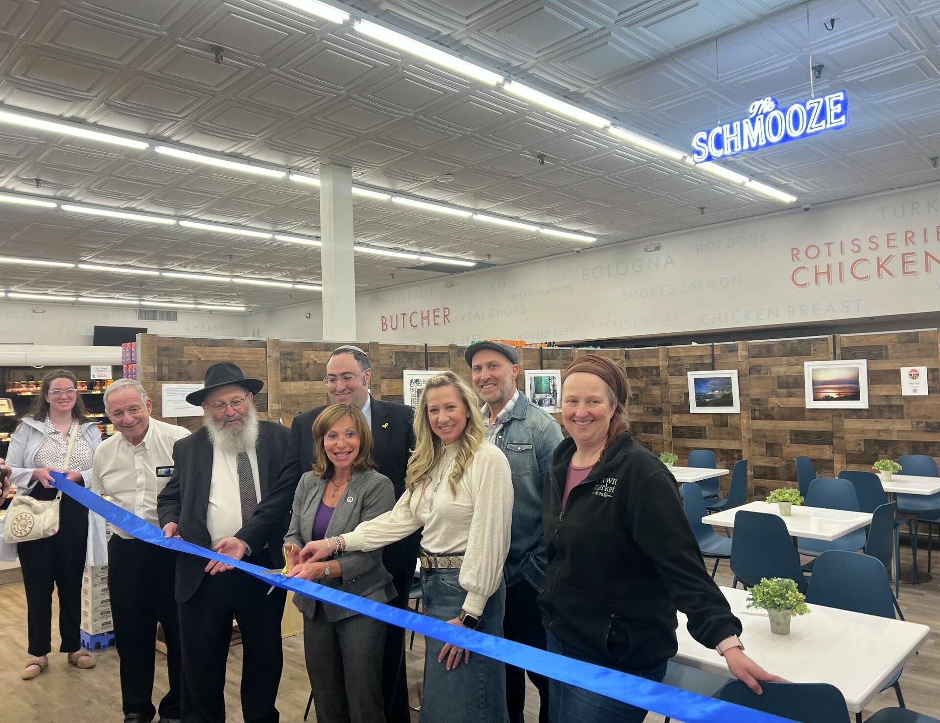 West Hartford's kosher Crown Market unveils new cafe