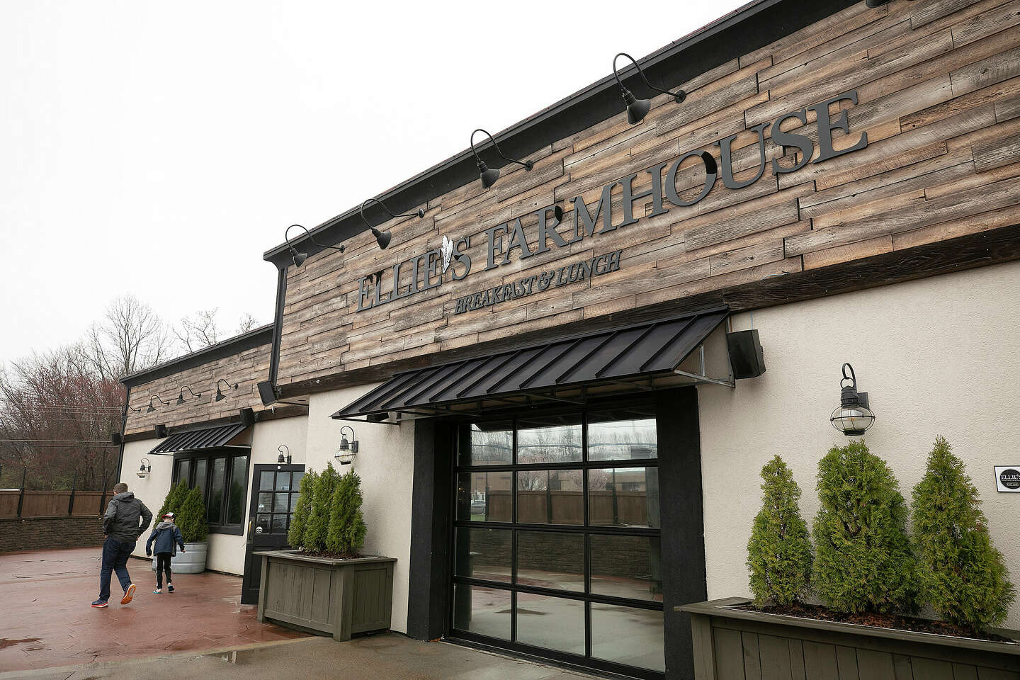 Ellie's Farmhouse restaurant offers fresh sourced food in Southington