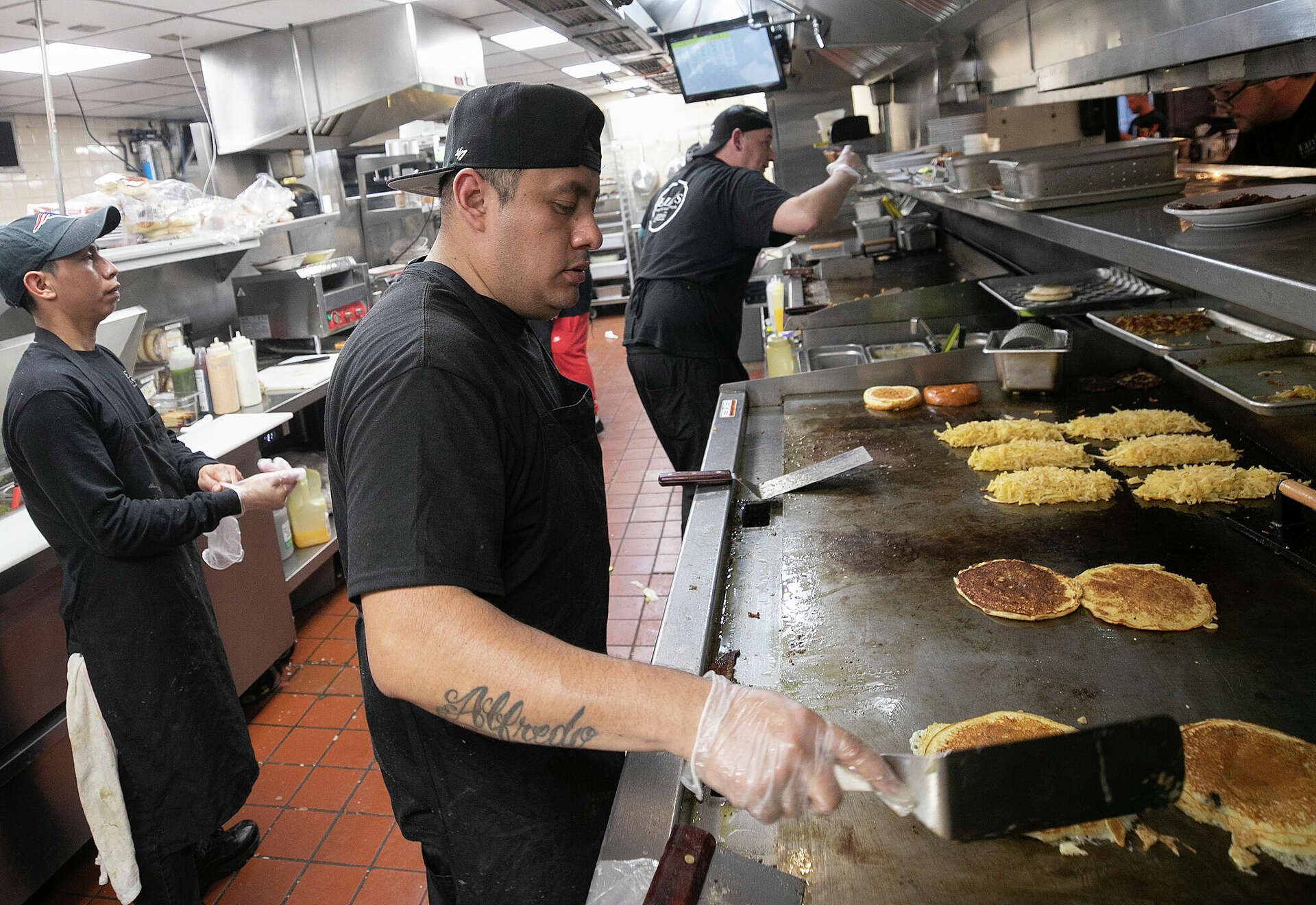 Ellie's Farmhouse restaurant offers fresh sourced food in Southington