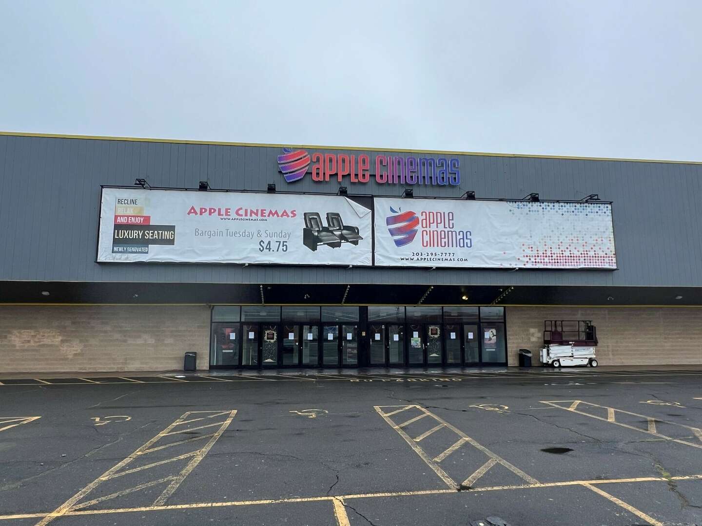 Waterbury cinema closes before opening Brass Mill Center mall theater