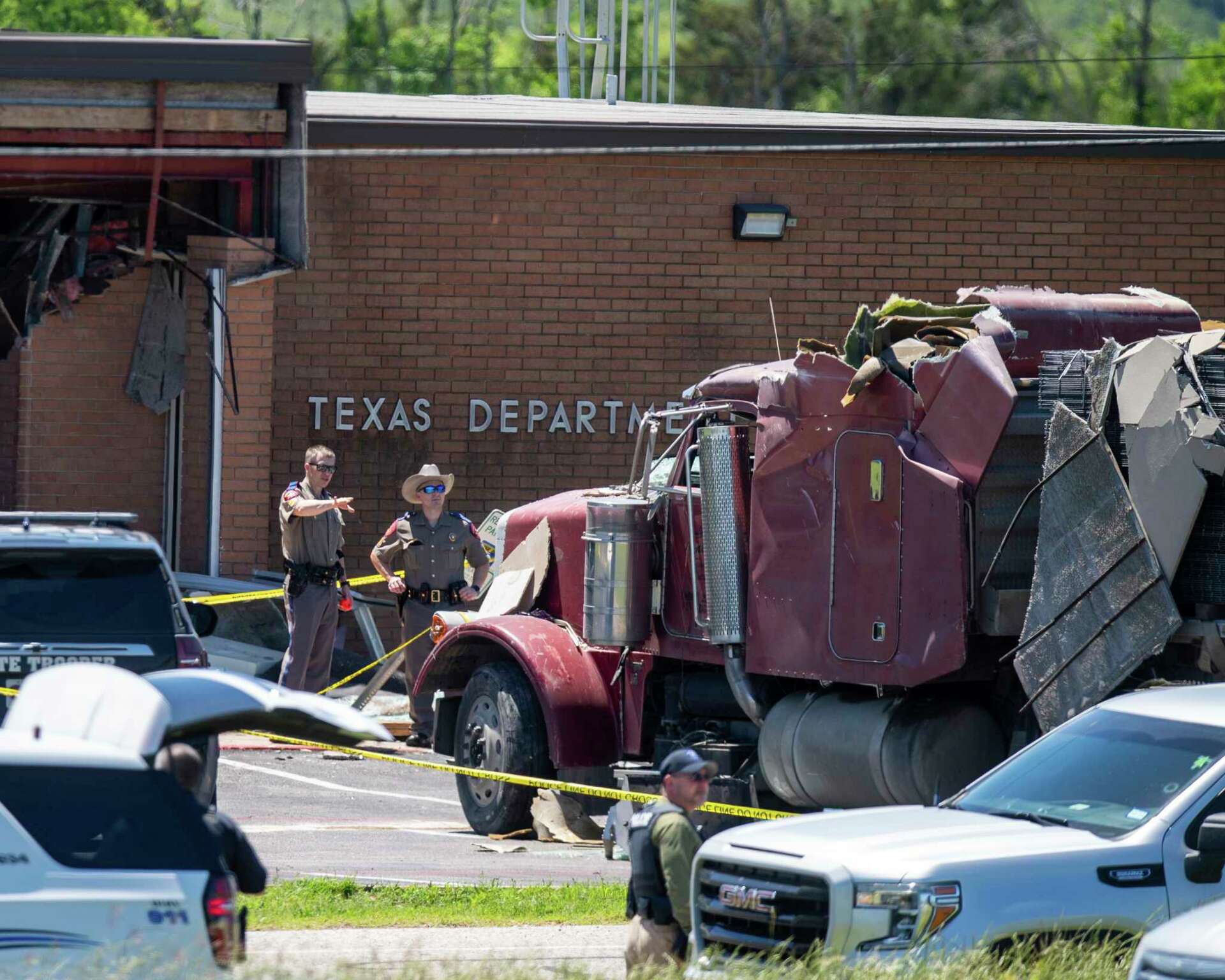 Brenham DPS office semi truck crash ends with 1 dead, 13 injured