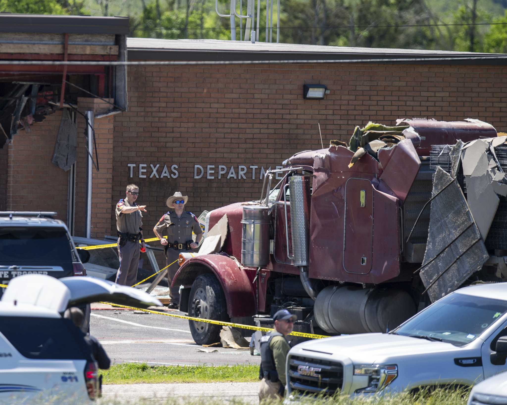Brenham DPS office semi truck crash ends with 1 dead, 13 injured