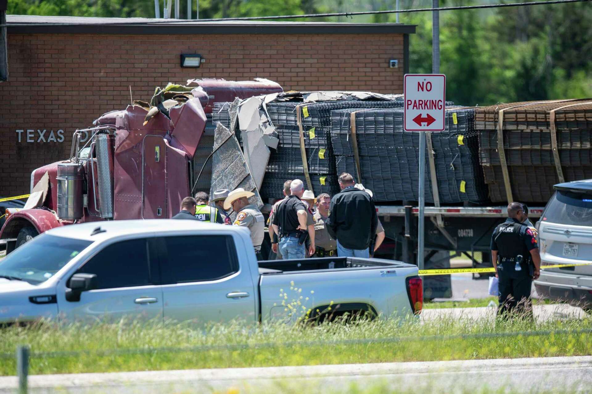 Brenham DPS office semi truck crash ends with 1 dead, 13 injured
