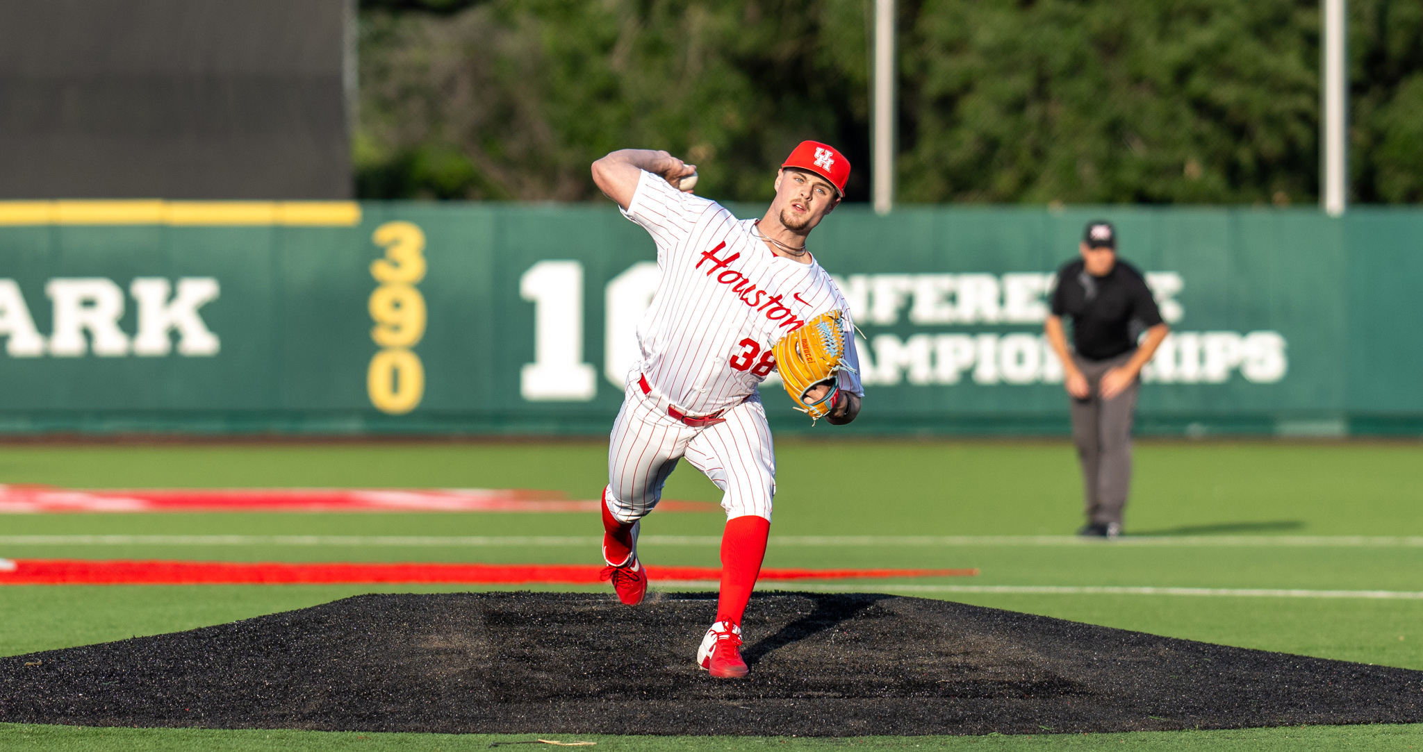 UH Cougars baseball: Owen Woodward exits win with injury