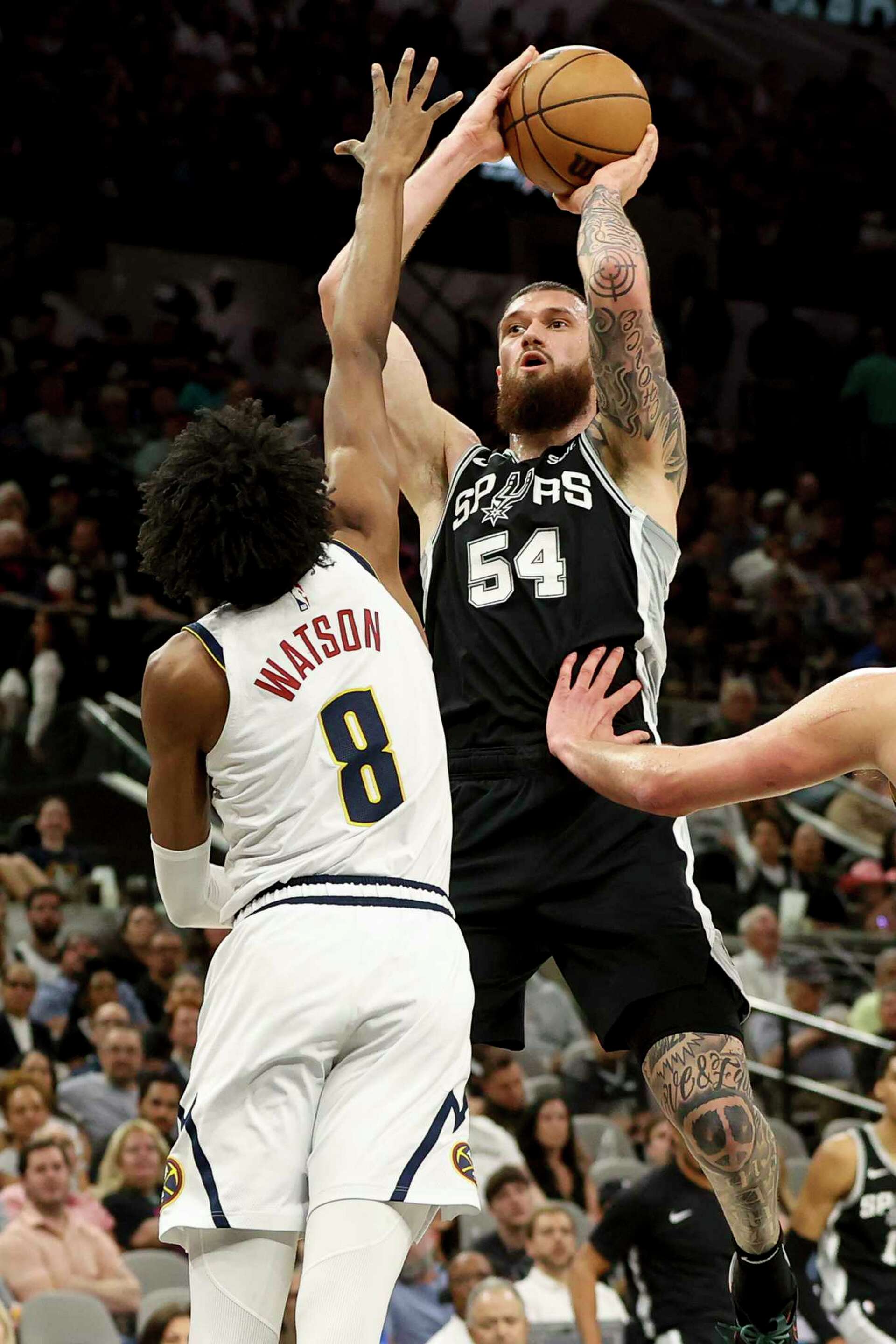Players applaud Spurs' offseason of 'doing everything'