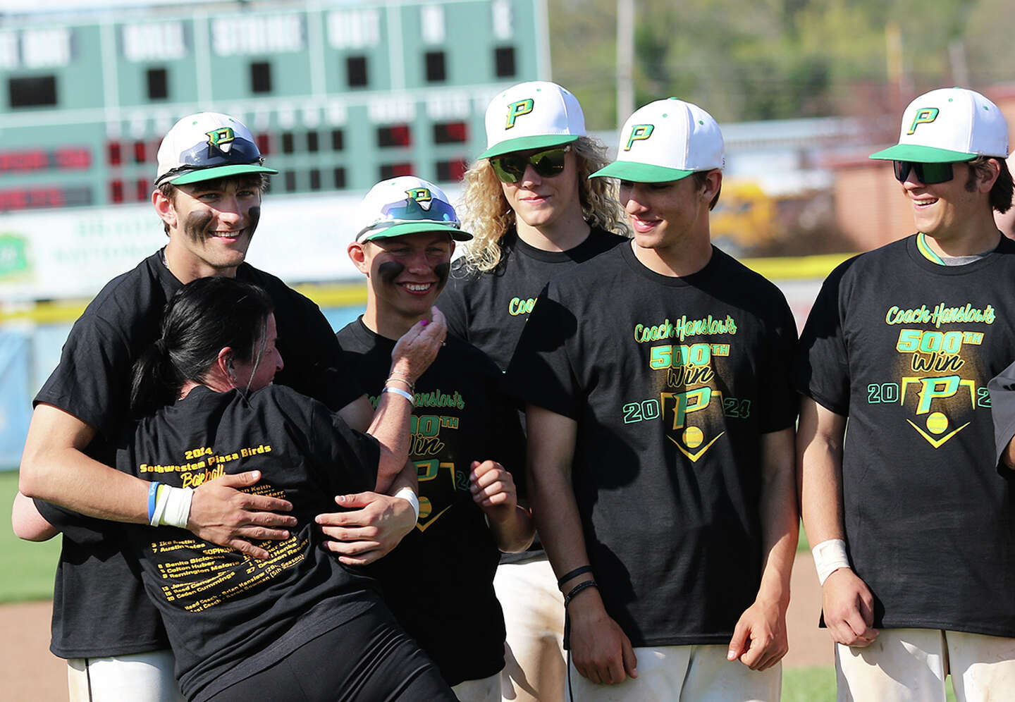 After 500 wins, Hanslow 'so happy to be a Piasa Bird'