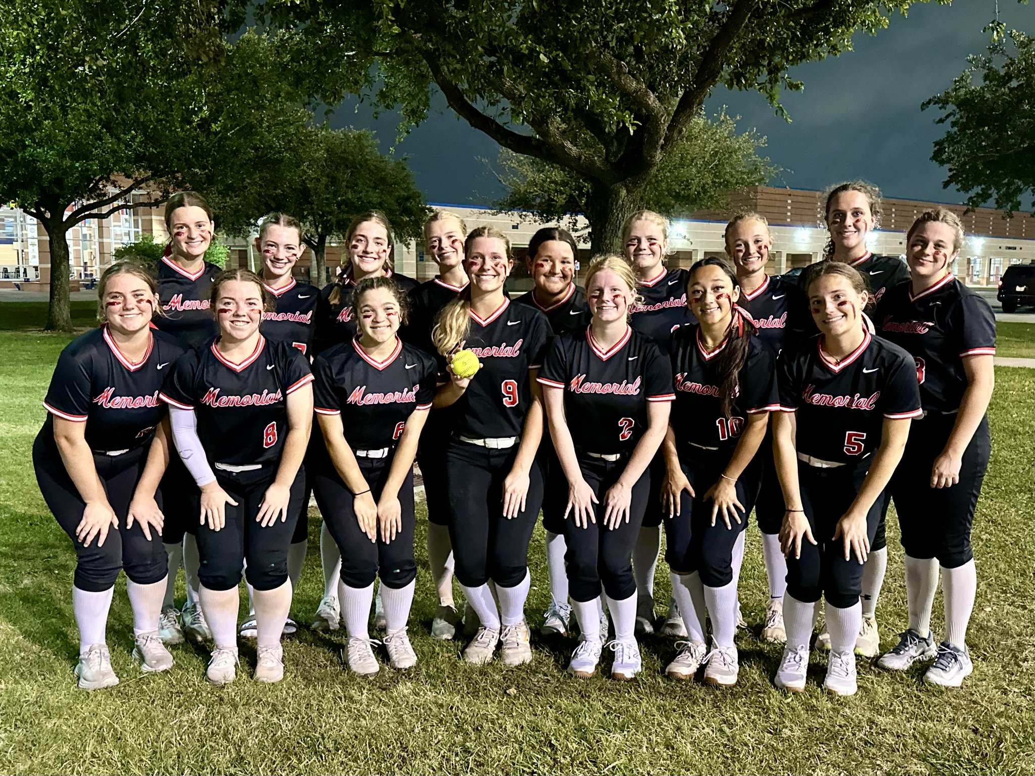 Houston Memorial softball led by experienced youth, team chemistry
