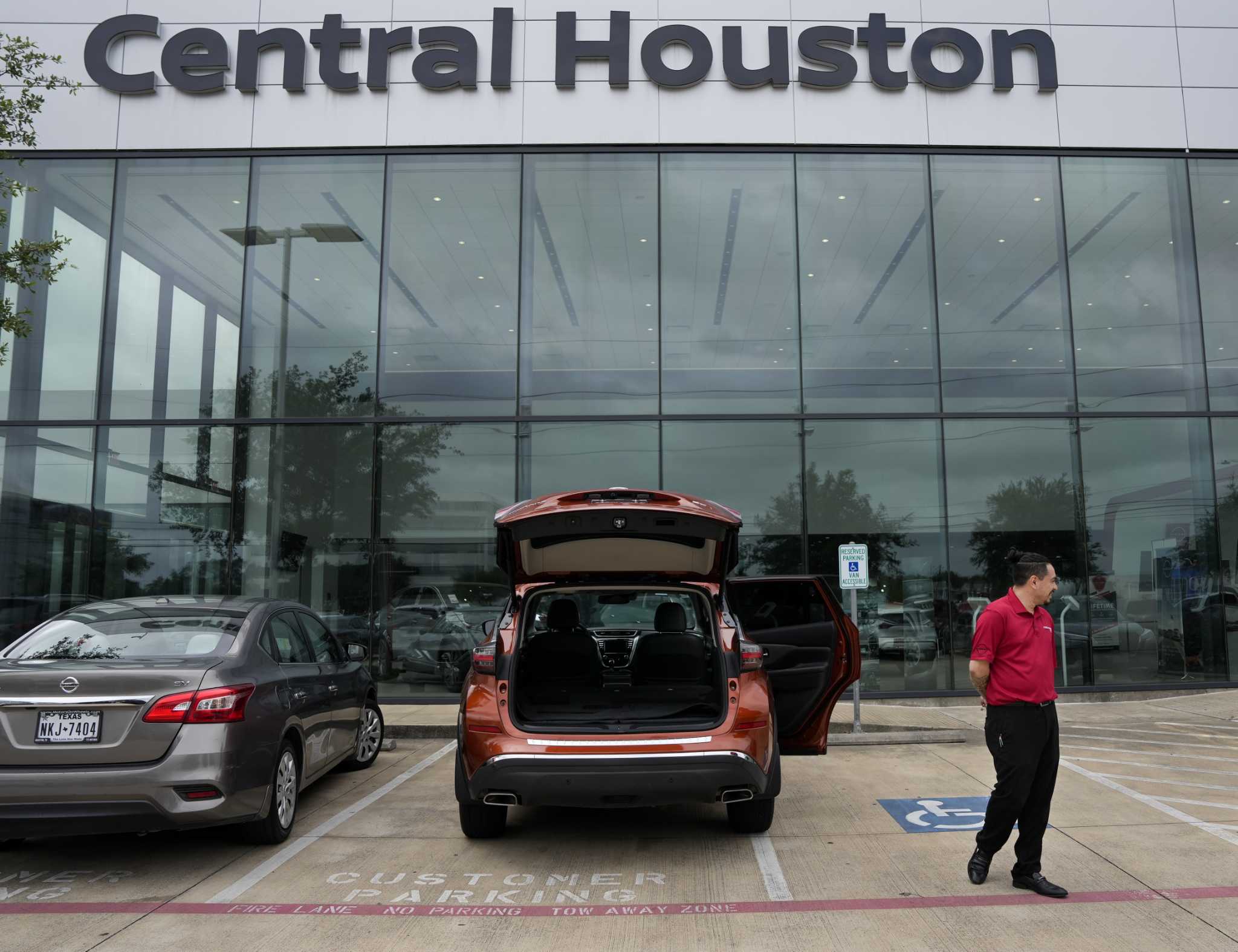 Texas' temporary paper license plates are about to disappear.