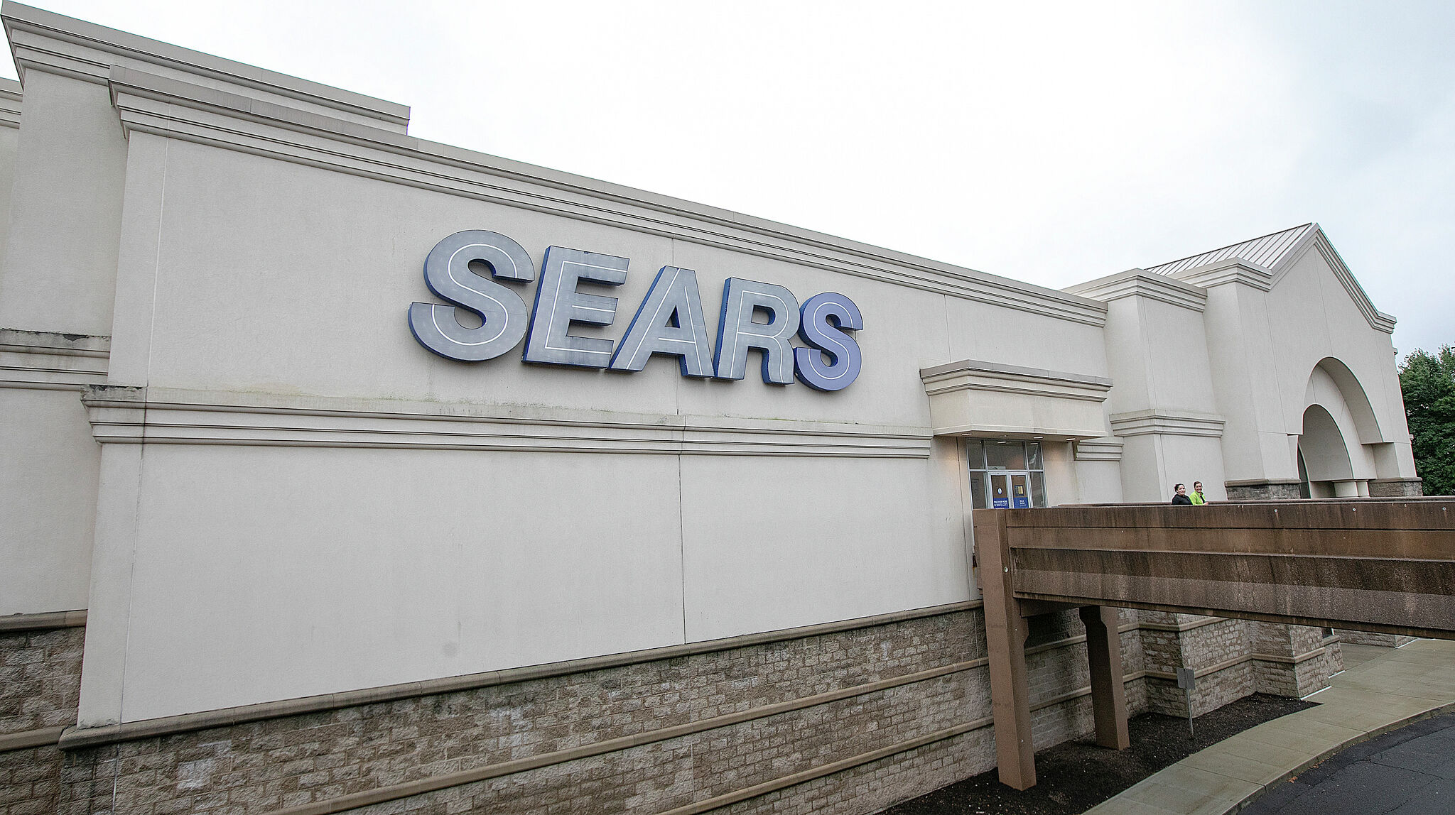 Sears auction draws multiple bids for vacant anchor store in Meriden