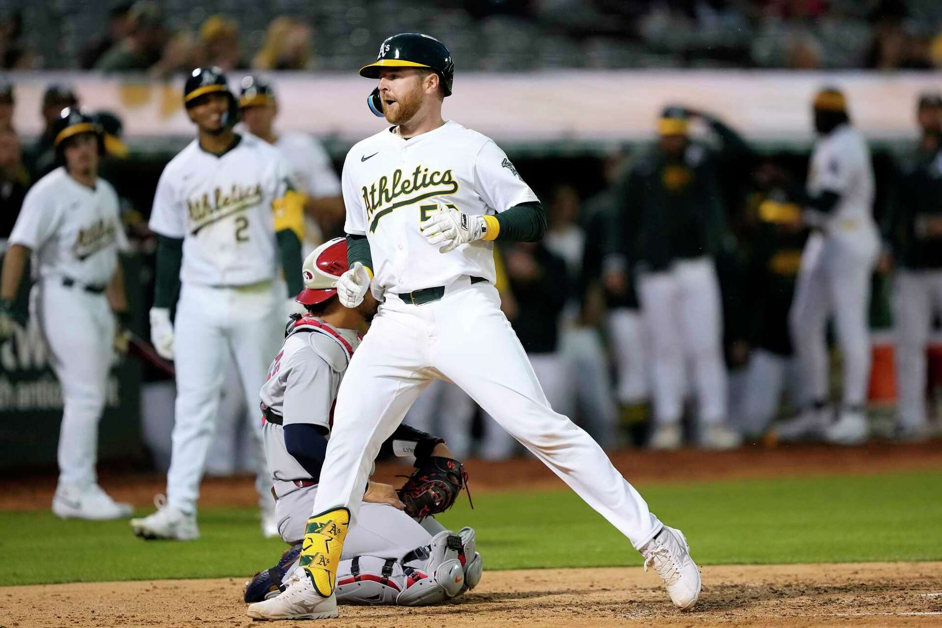 Rickey Henderson lightens the mood before A’s lose to Cardinals