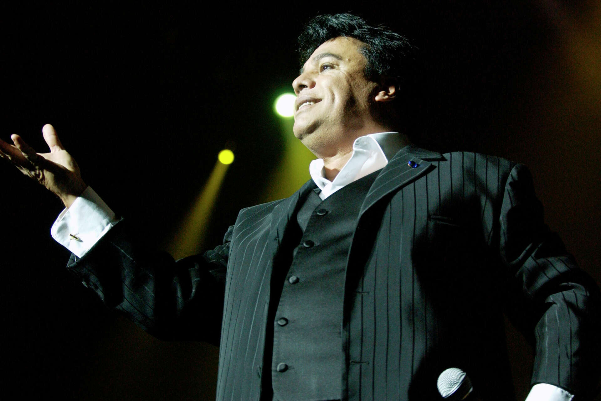 Juan Gabriel S Amor Eterno Enshrined In Library Of Congress