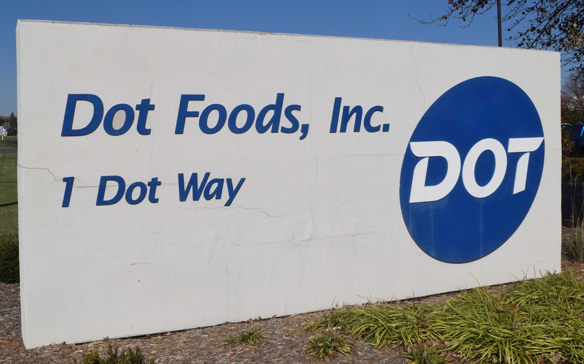 Dot Foods provides grant to Jacksonville school foundation