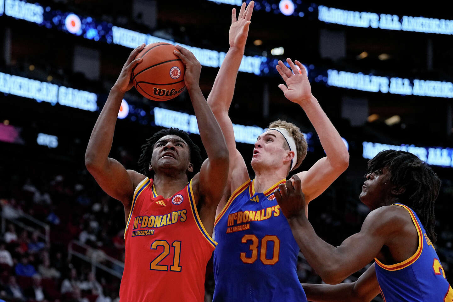 What to know about Liam McNeeley, recruit visiting UConn next week