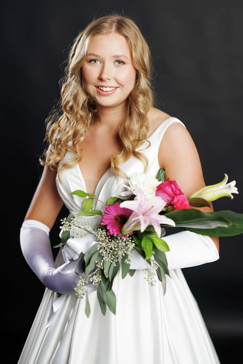 Senior maids, gentlemen prep for art association's Beaux Arts Ball