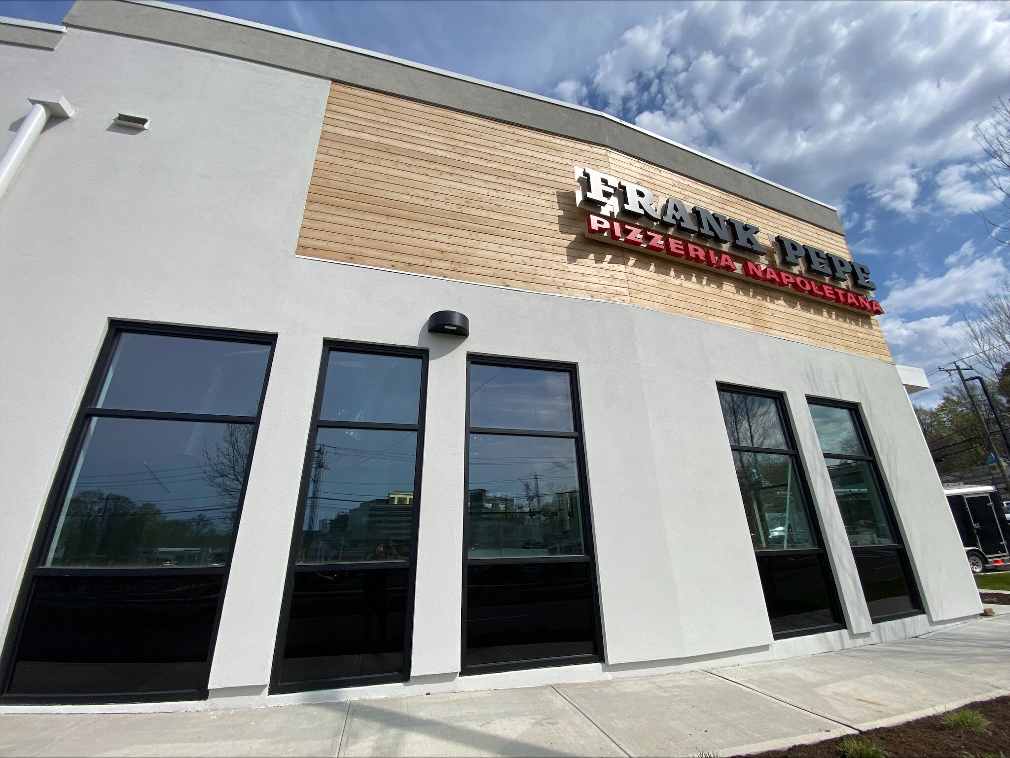 When will Stamford Shake Shack and Frank Pepe open in Bull's Head?