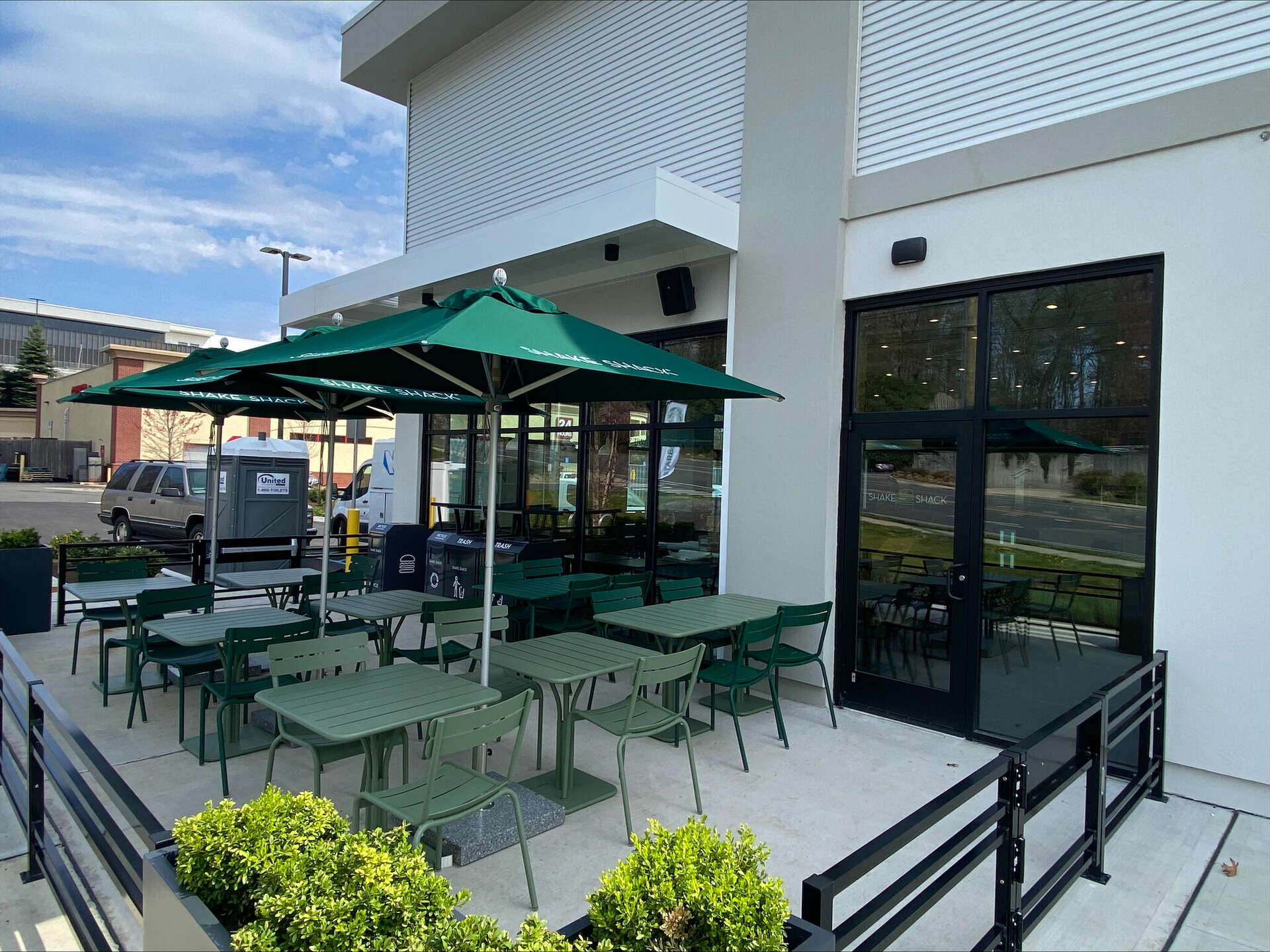 When will Stamford Shake Shack and Frank Pepe open in Bull's Head?