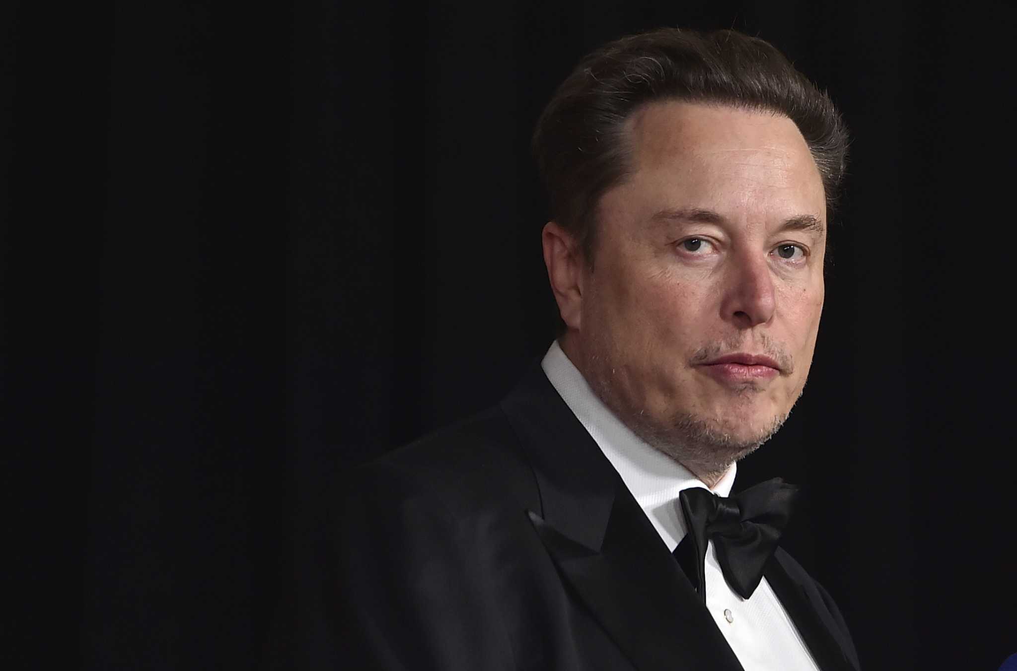 Elon Musk apologizes to laid-off Tesla employees for severance error