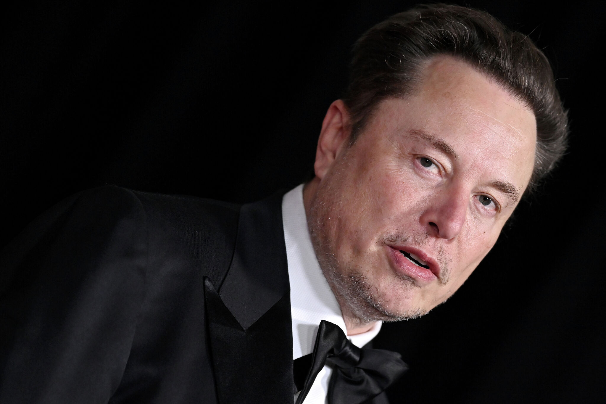 Elon Musk apologizes for Tesla's 'incorrectly low' severance