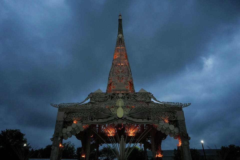 Sculptor builds Burning Man style temple at Houston Orange Show