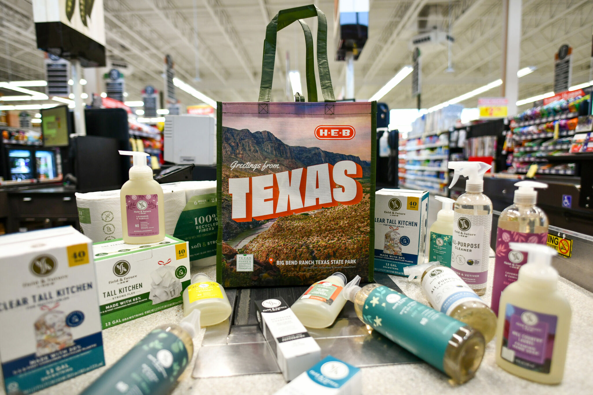 H-E-B giving Texas customers free reusable bags on Earth Day