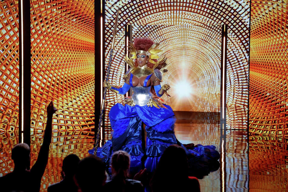 Nymphia Wind wins 'RuPaul's Drag Race' Season 16