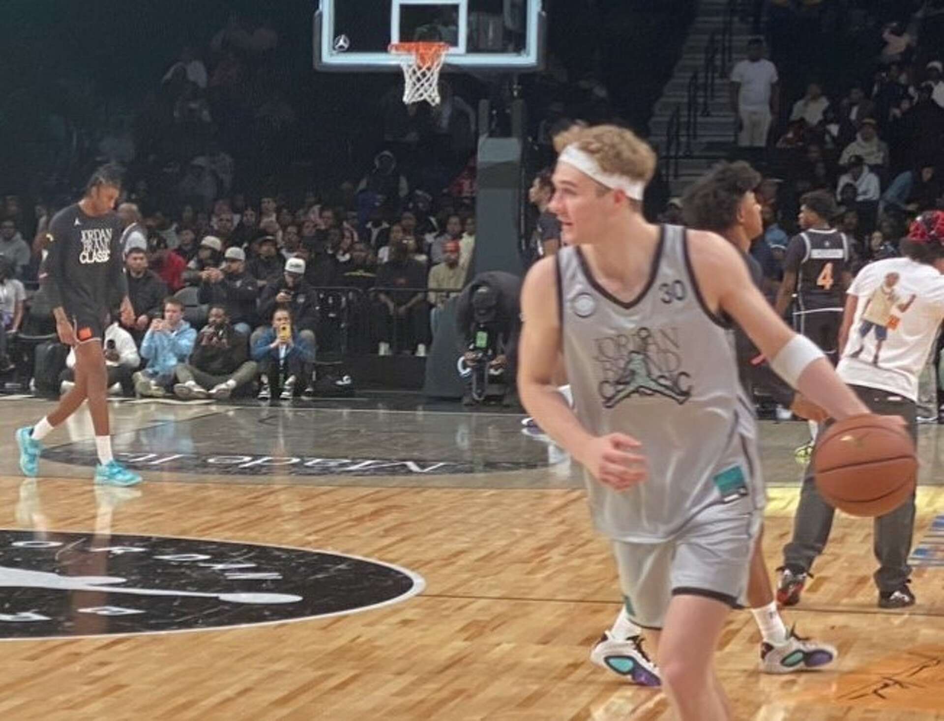 Top recruit Liam McNeeley 'excited' for UConn visit on Monday