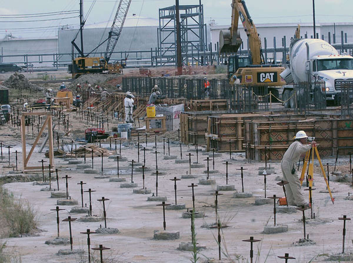 Valero restarts $1.4 billion project in Port Arthur