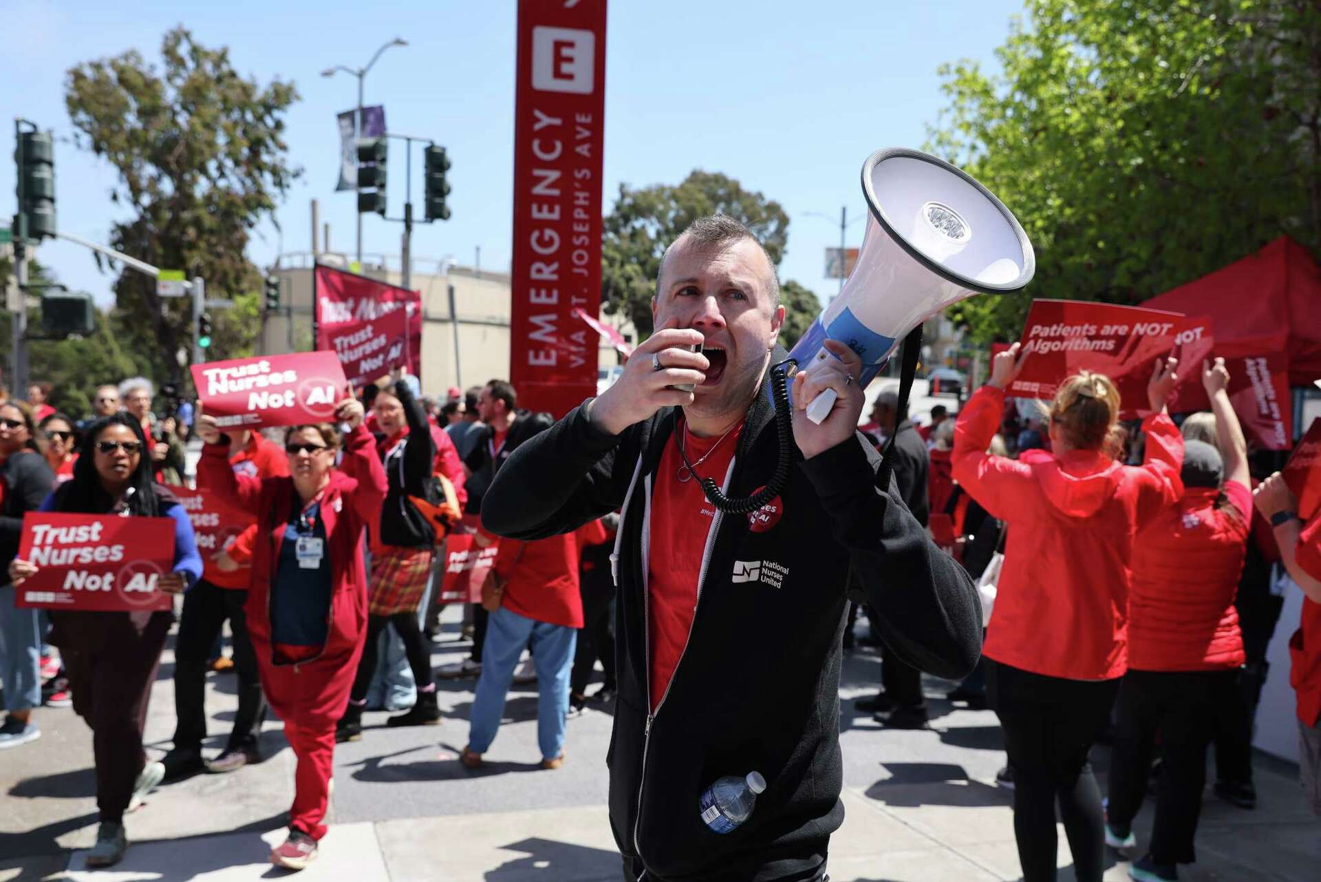 Kaiser nurses protest use of AI that could put patient safety at risk