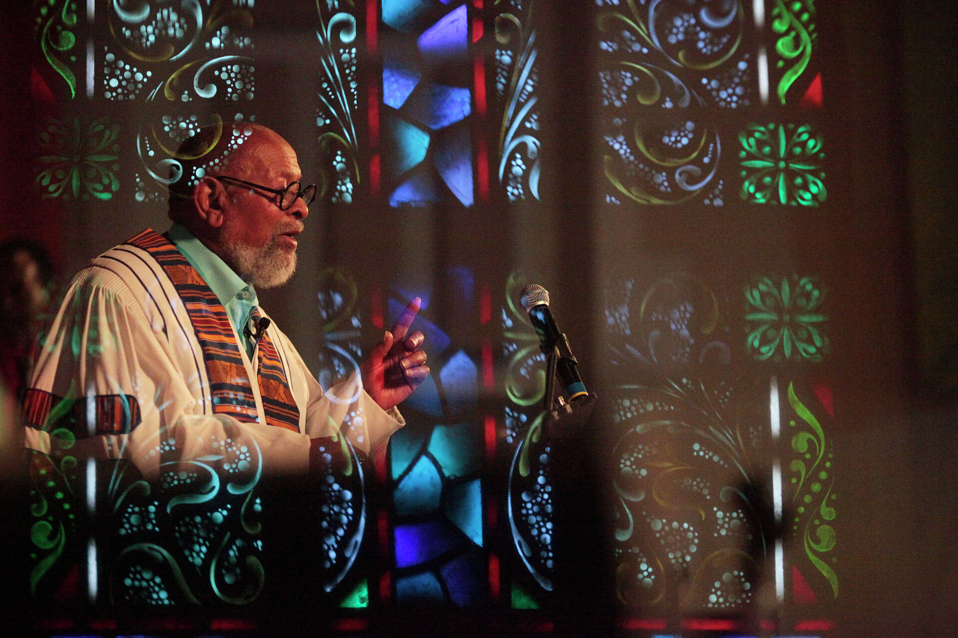 Cecil Williams, minister and longtime champion of the poor, dies at 94