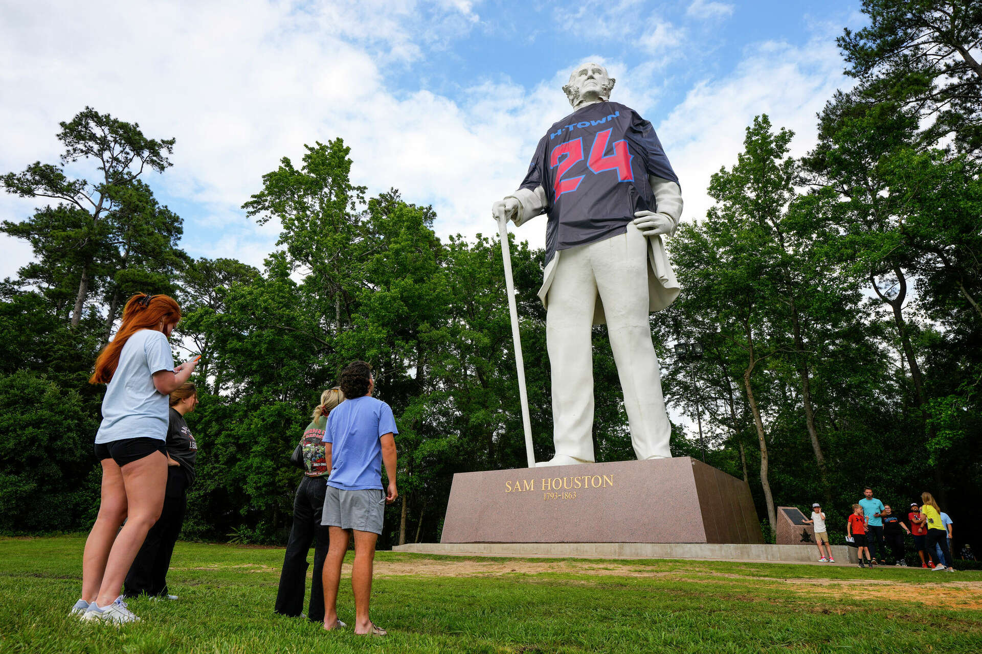 Sam Houston Statue wears Texans jersey following uniform reveal