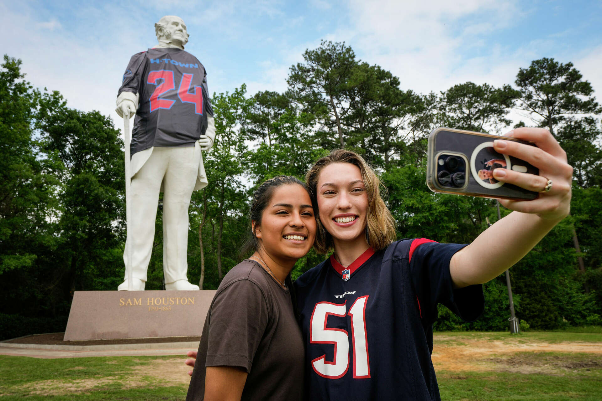 Sam Houston Statue wears Texans jersey following uniform reveal