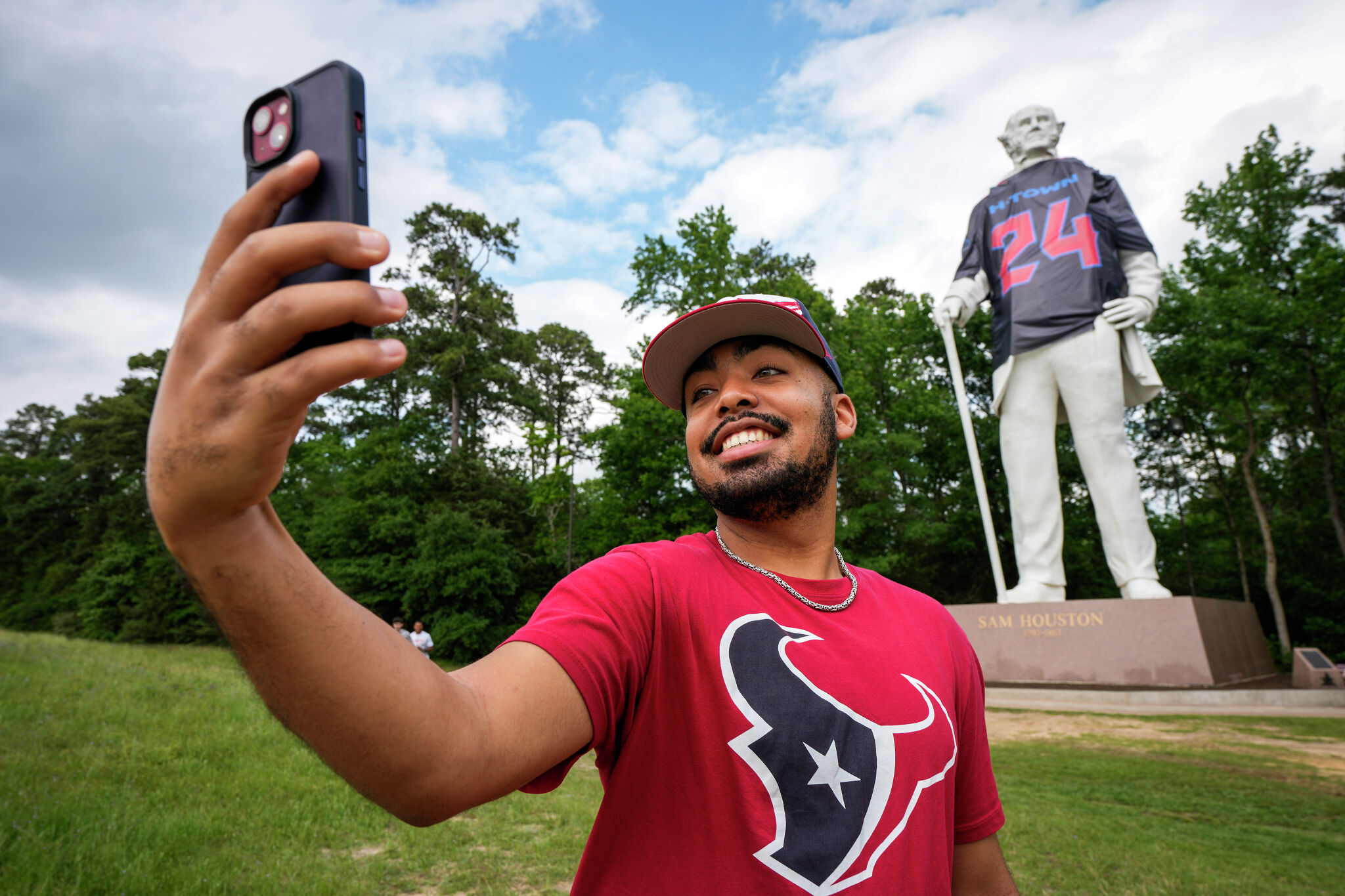 Sam Houston Statue wears Texans jersey following uniform reveal