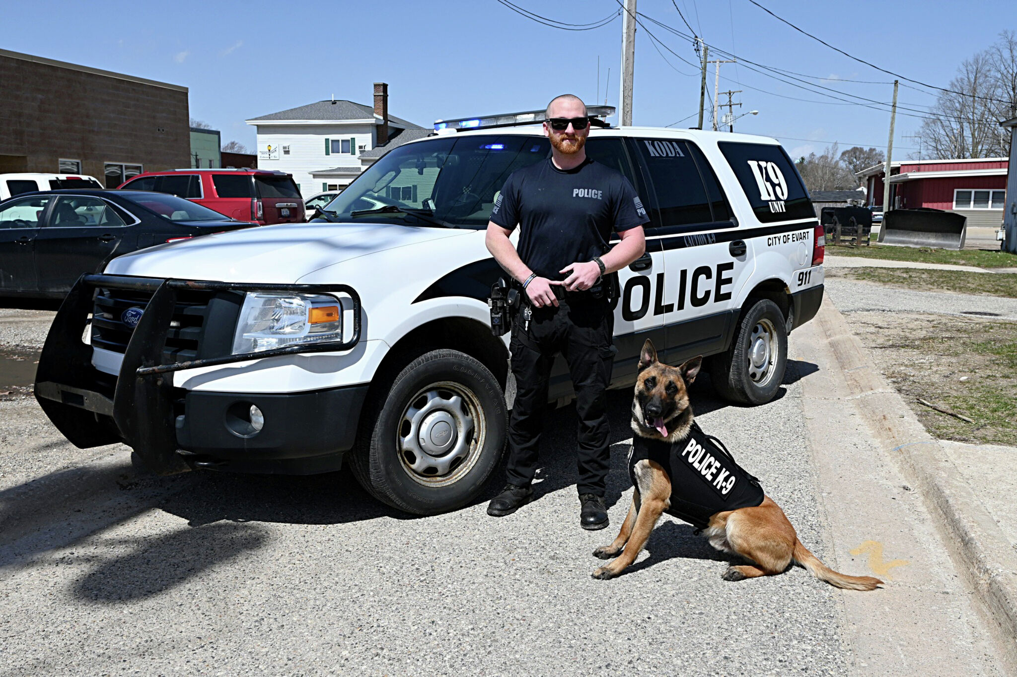 Police in Evart Michigan assist Mecosta County with K-9 tracking